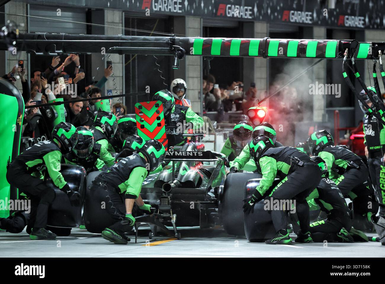 Nico Hulkenberg (GER) Sauber C45 makes a pit stop. 22.11.2025. Formula ...
