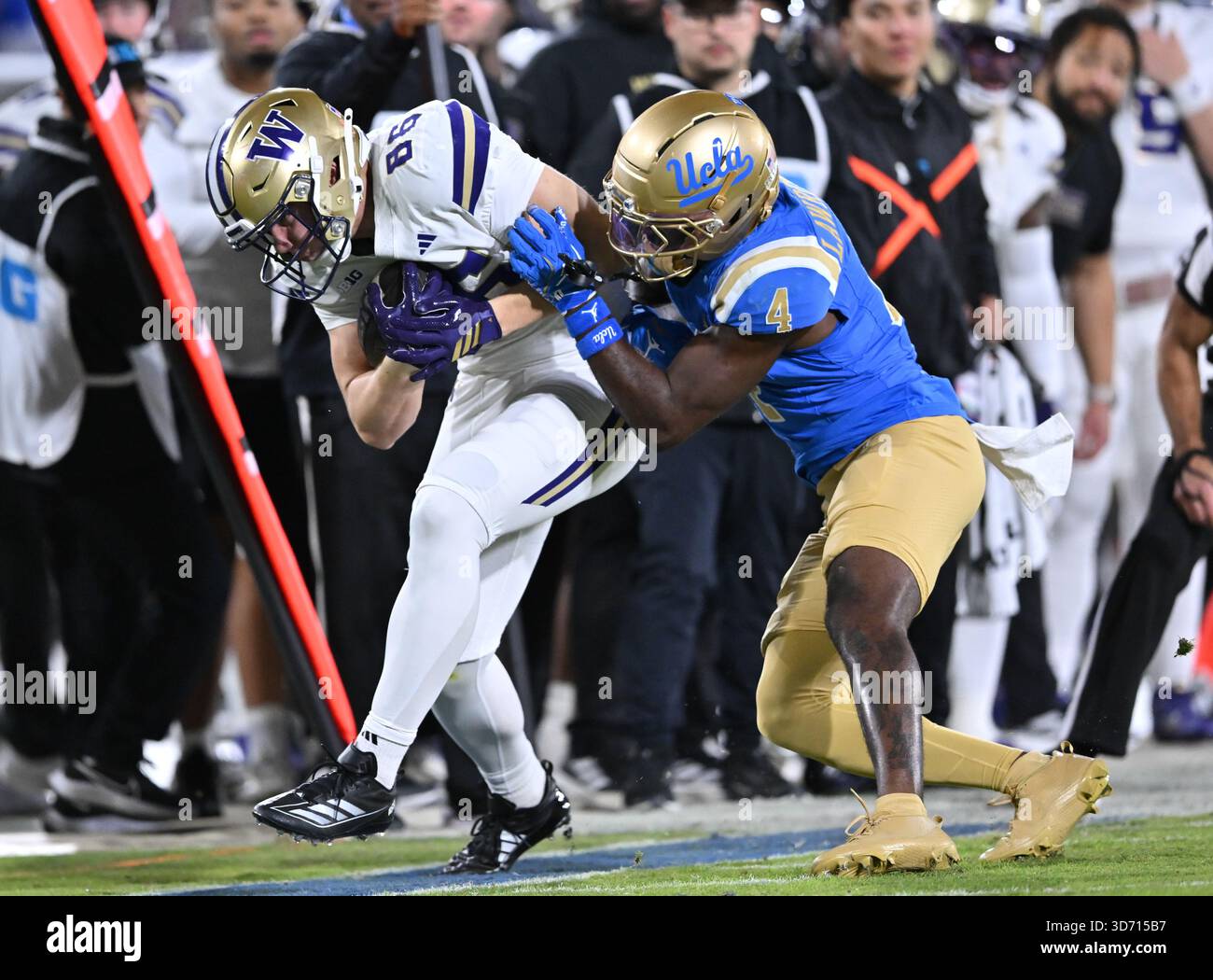 PASADENA, CA - NOVEMBER 22: UCLA Bruins defensive back Key Lawrence (4 ...
