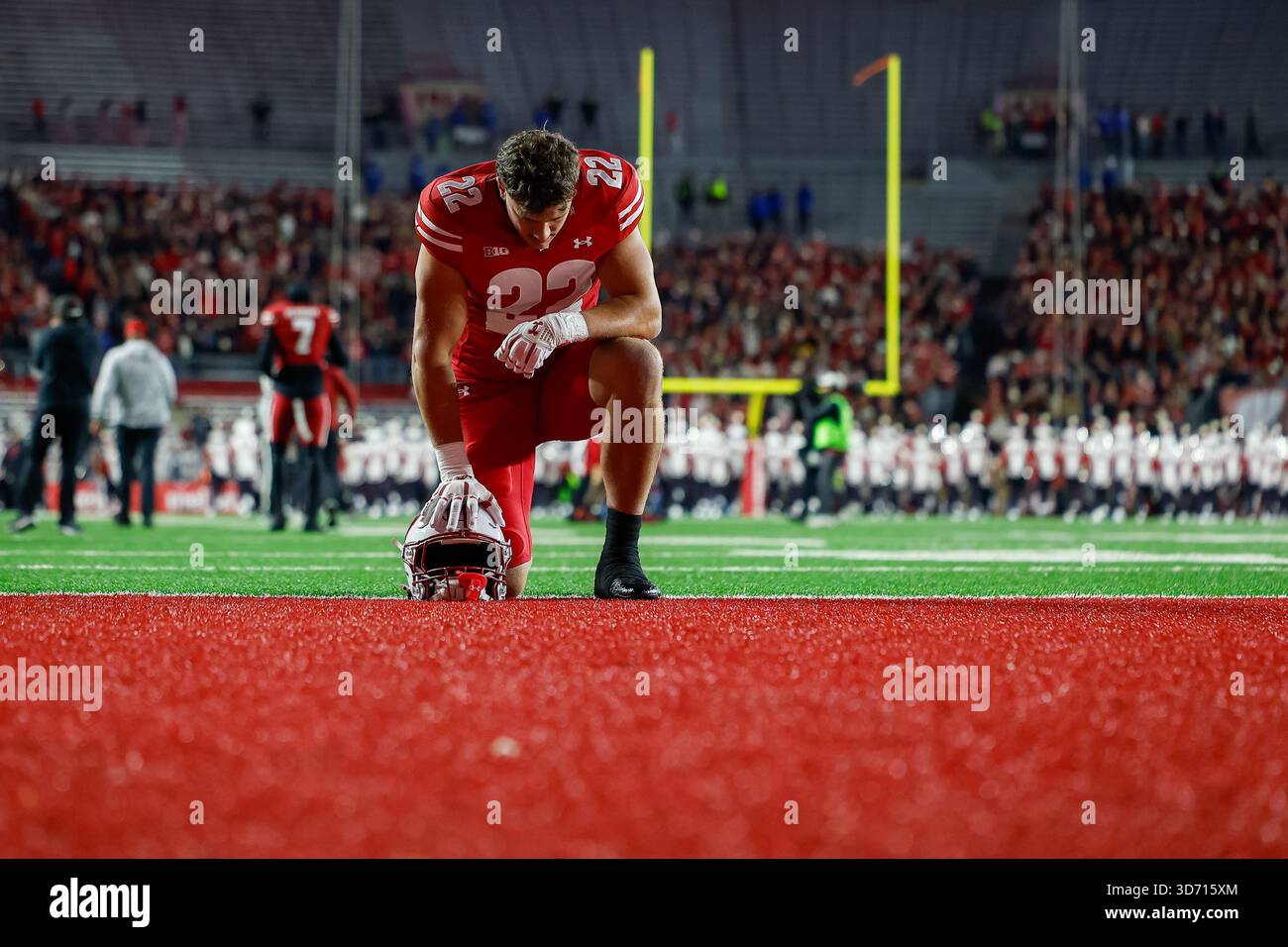 November 22, 2025: Wisconsin Badgers linebacker Mason Reiger (22 ...