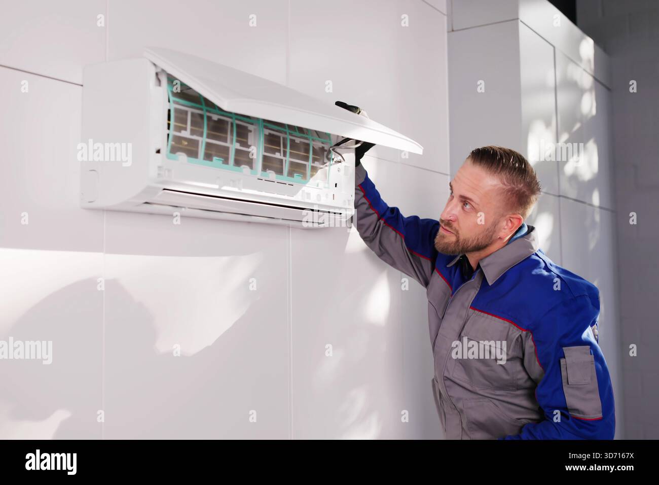 Repairman repairs air conditioner hi-res stock photography and images ...