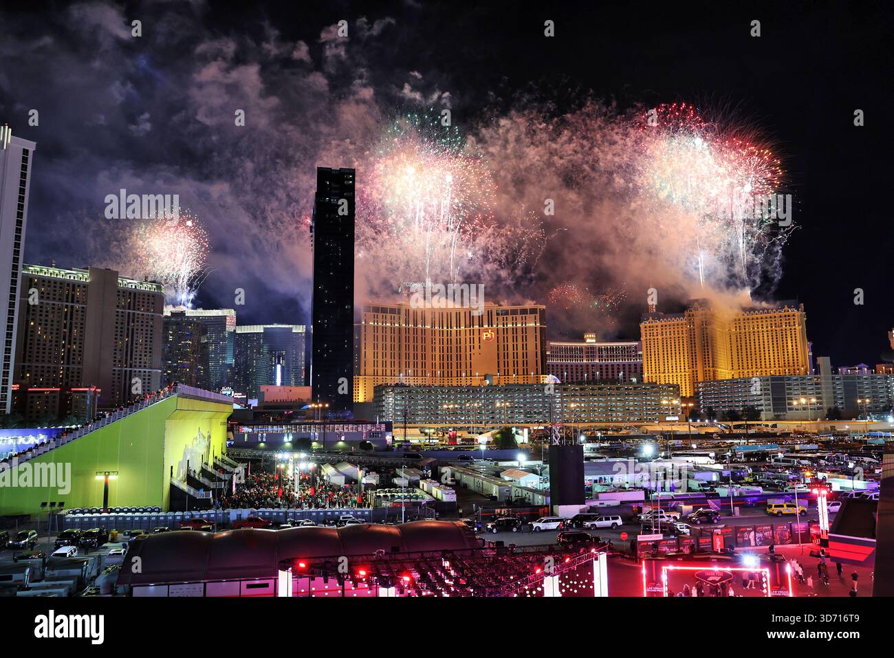 Circuit atmosphere - fireworks at the end of the race. 22.11.2025 ...
