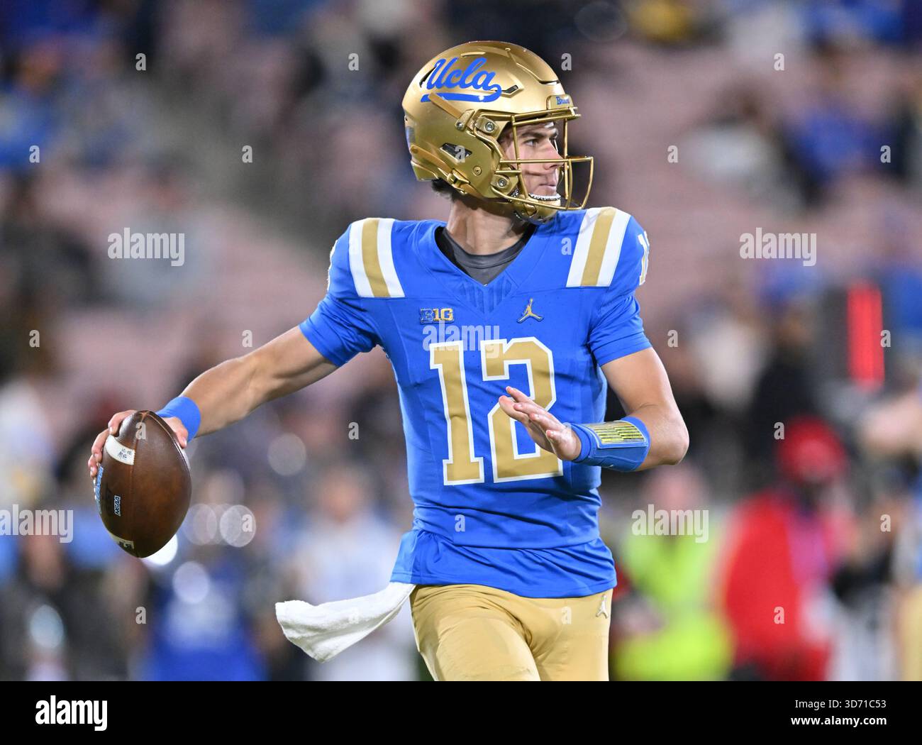 PASADENA, CA - NOVEMBER 22: UCLA Bruins quarterback Luke Duncan (12 ...