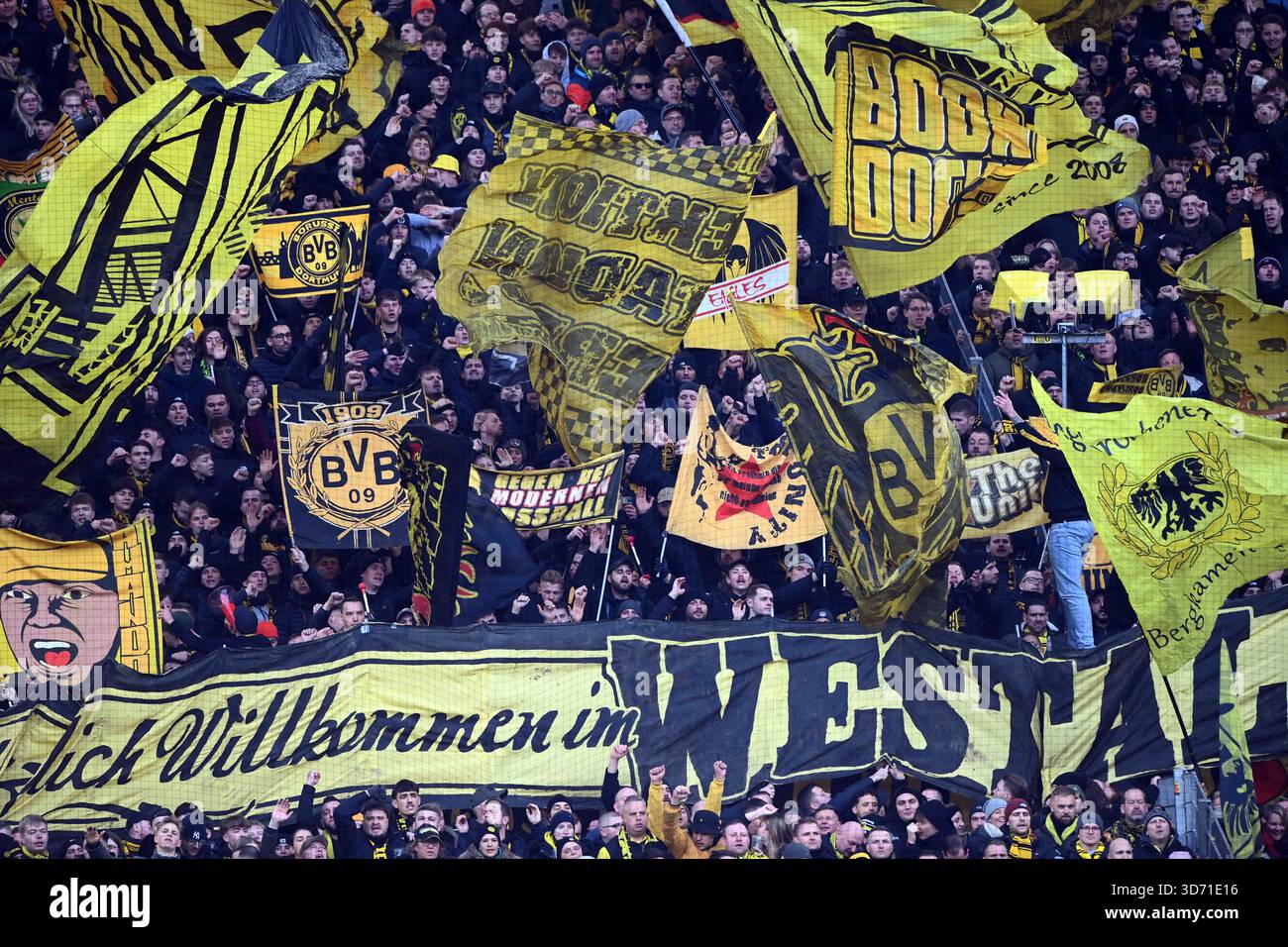 Borussia Dortmund Fans, Yellow Wall, South Stand, Ultras, Soccer 1 ...