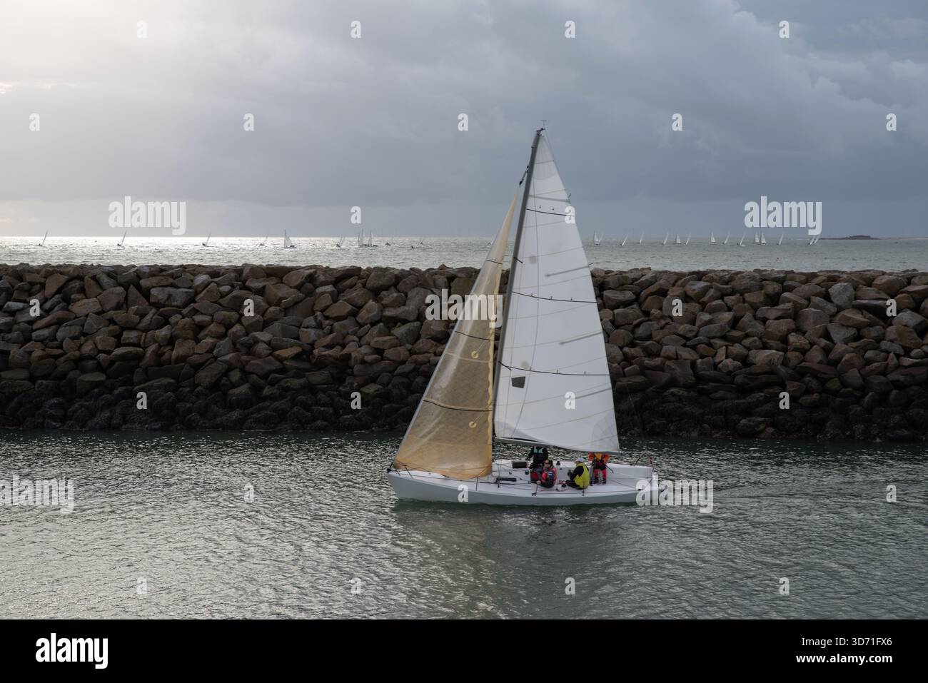 Ship sailing in the distance hi-res stock photography and images - Alamy