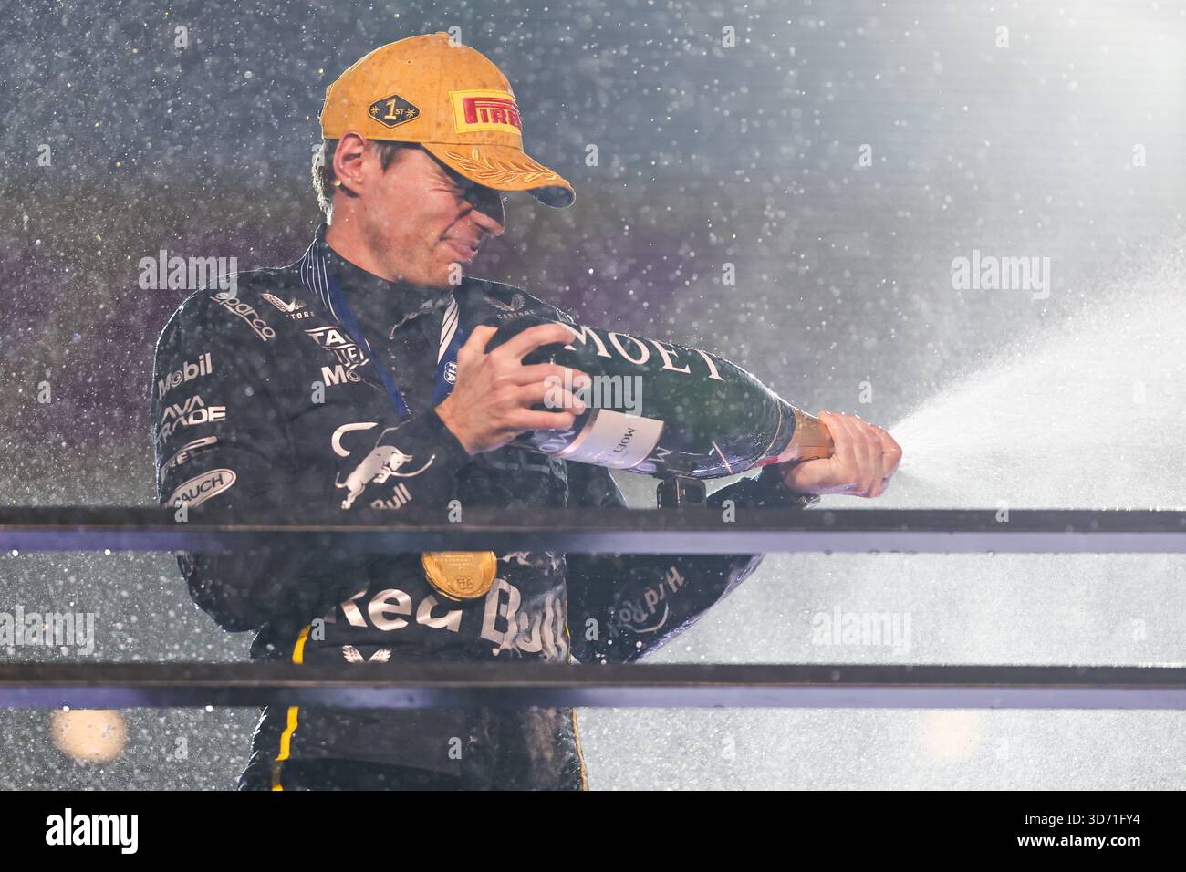 (251123) -- LAS VEGAS, Nov. 23, 2025 (Xinhua) -- Red Bull's Dutch ...