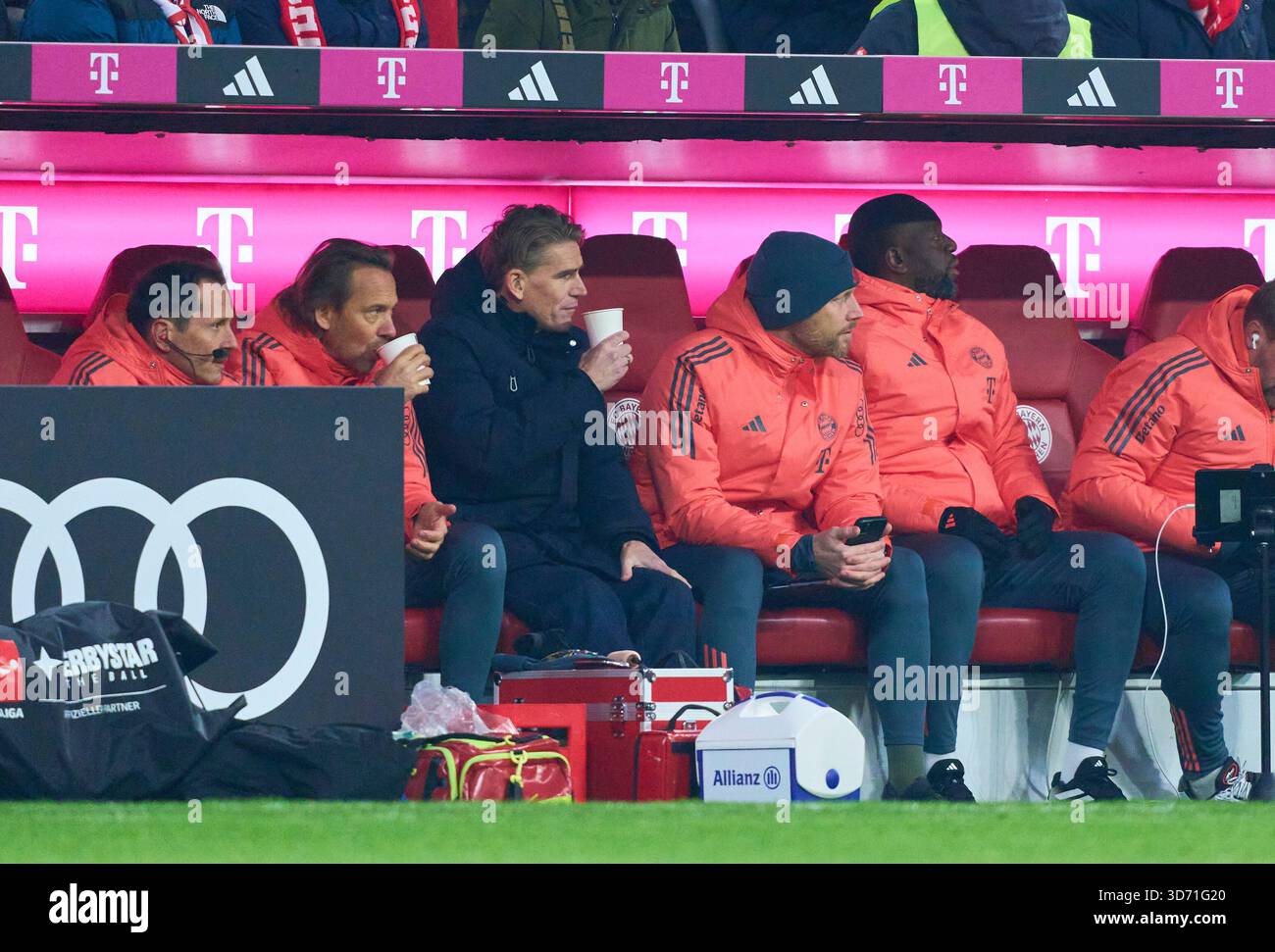 Christoph Freund, sports director, FCB Sportdirektor, FCB team doctor ...