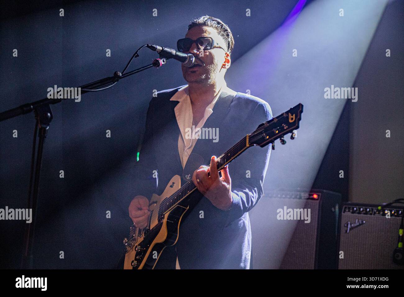 Naim Cortazzi - vocals and guitarists of the fun lovin criminals ...