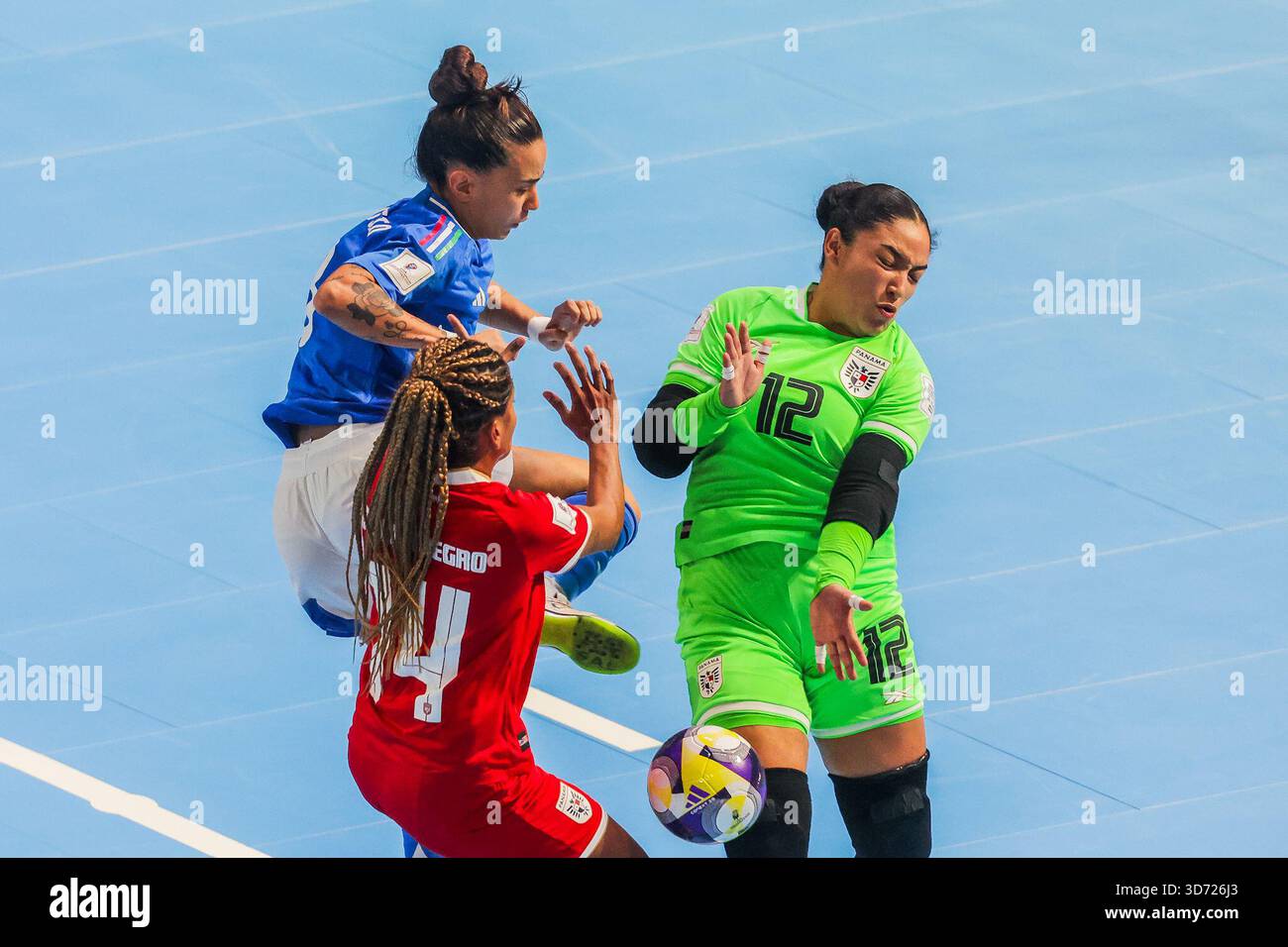 (251123) -- PASIG CITY, Nov. 23, 2025 (Xinhua) -- Nicoletta Mansueto ...