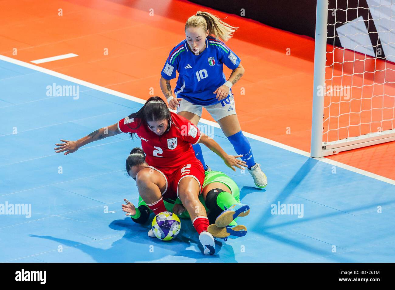 (251123) -- PASIG CITY, Nov. 23, 2025 (Xinhua) -- Goalkeeper Mariam ...