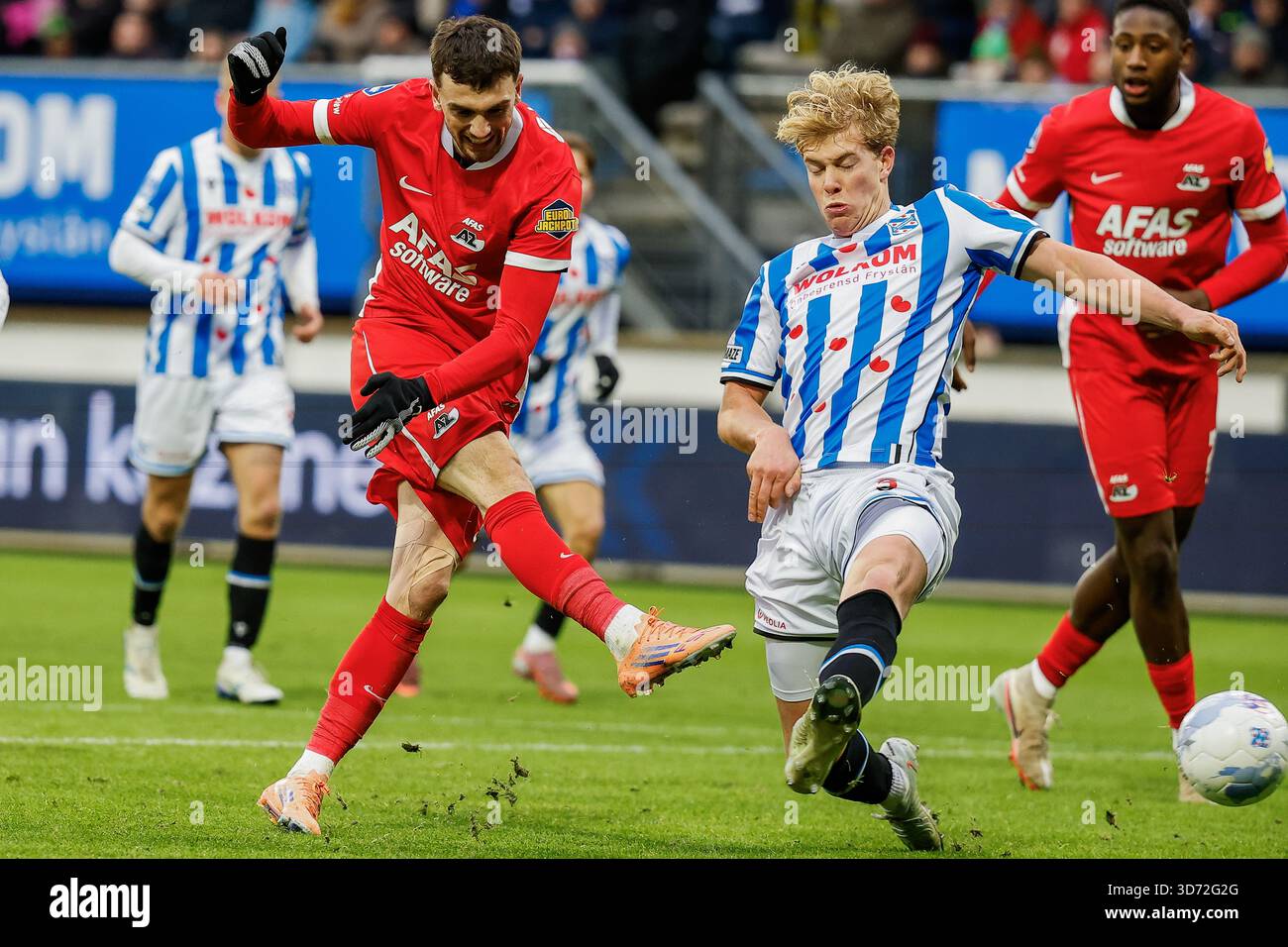HEERENVEEN - Troy Parrott of AZ Alkmaar scores 2-1 during the Dutch ...
