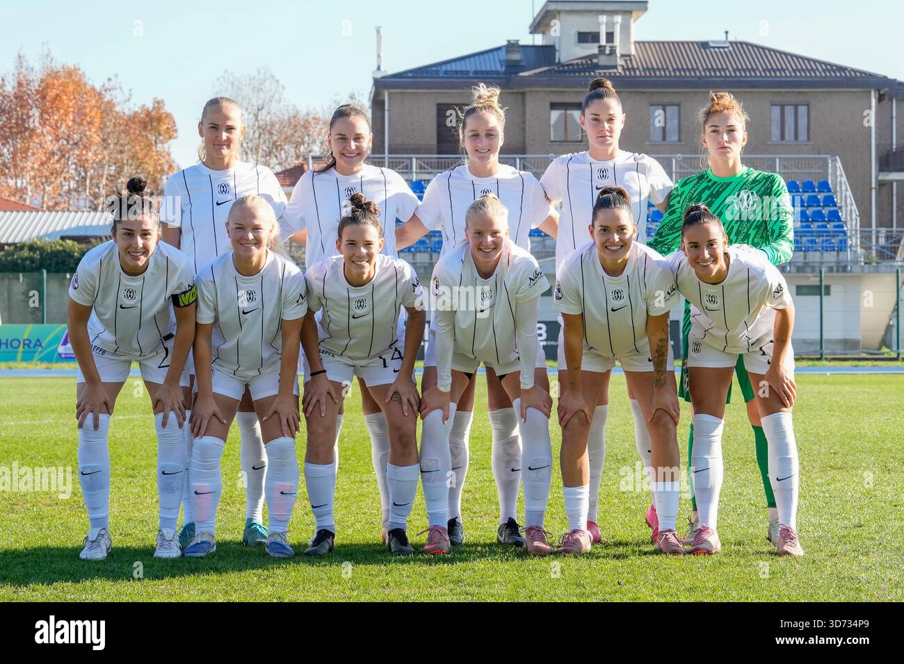 COMO, ITALY - NOVEMBER 23: L-R) FC Como Women squad poses for team ...