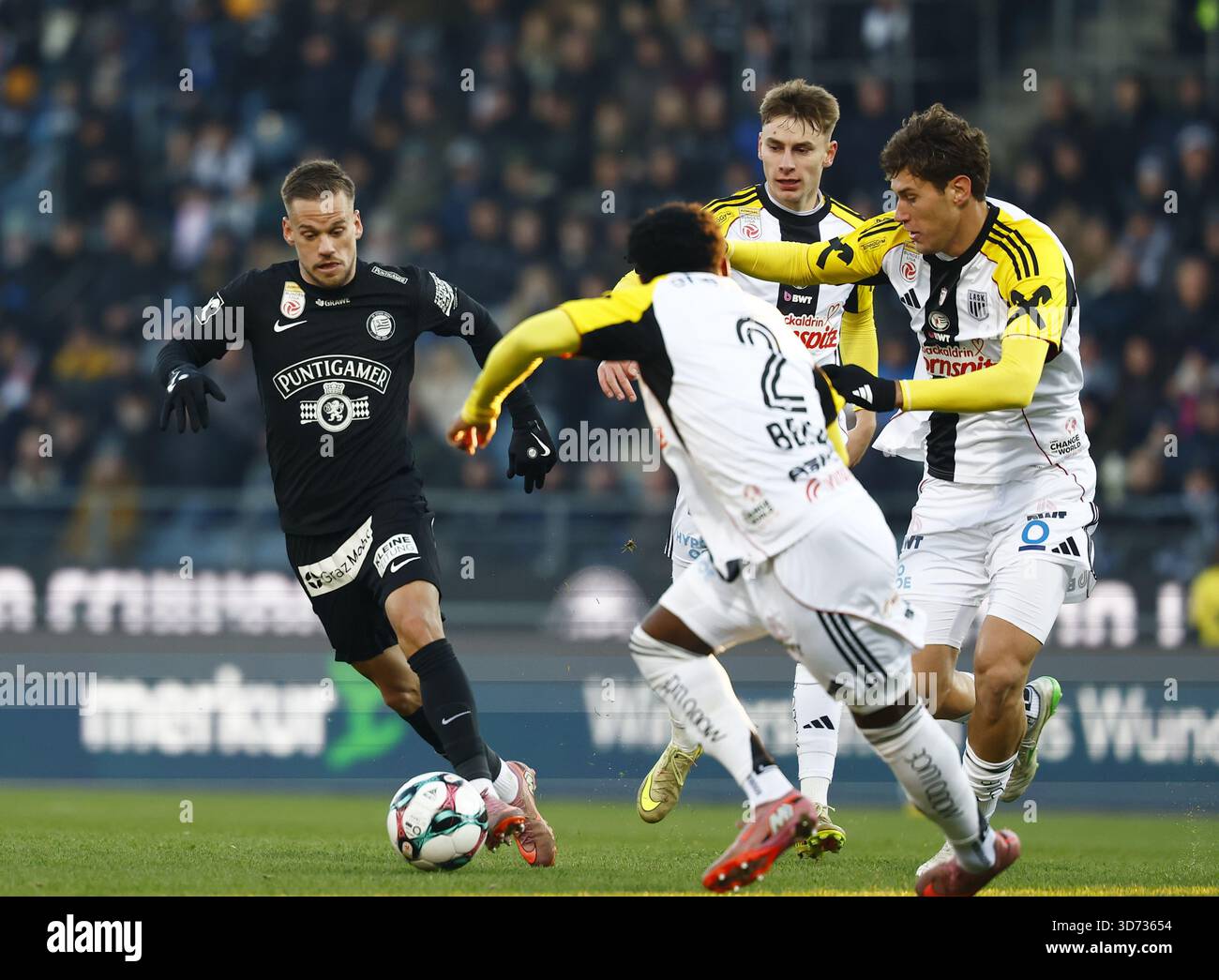 ABD0120 20251123 - GRAZ - ÖSTERREICH: von links Tomi Horvat (Sturm Graz ...