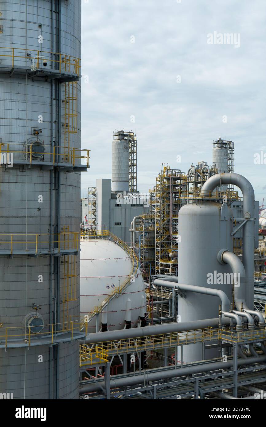 Piping system under tanks hi-res stock photography and images - Alamy
