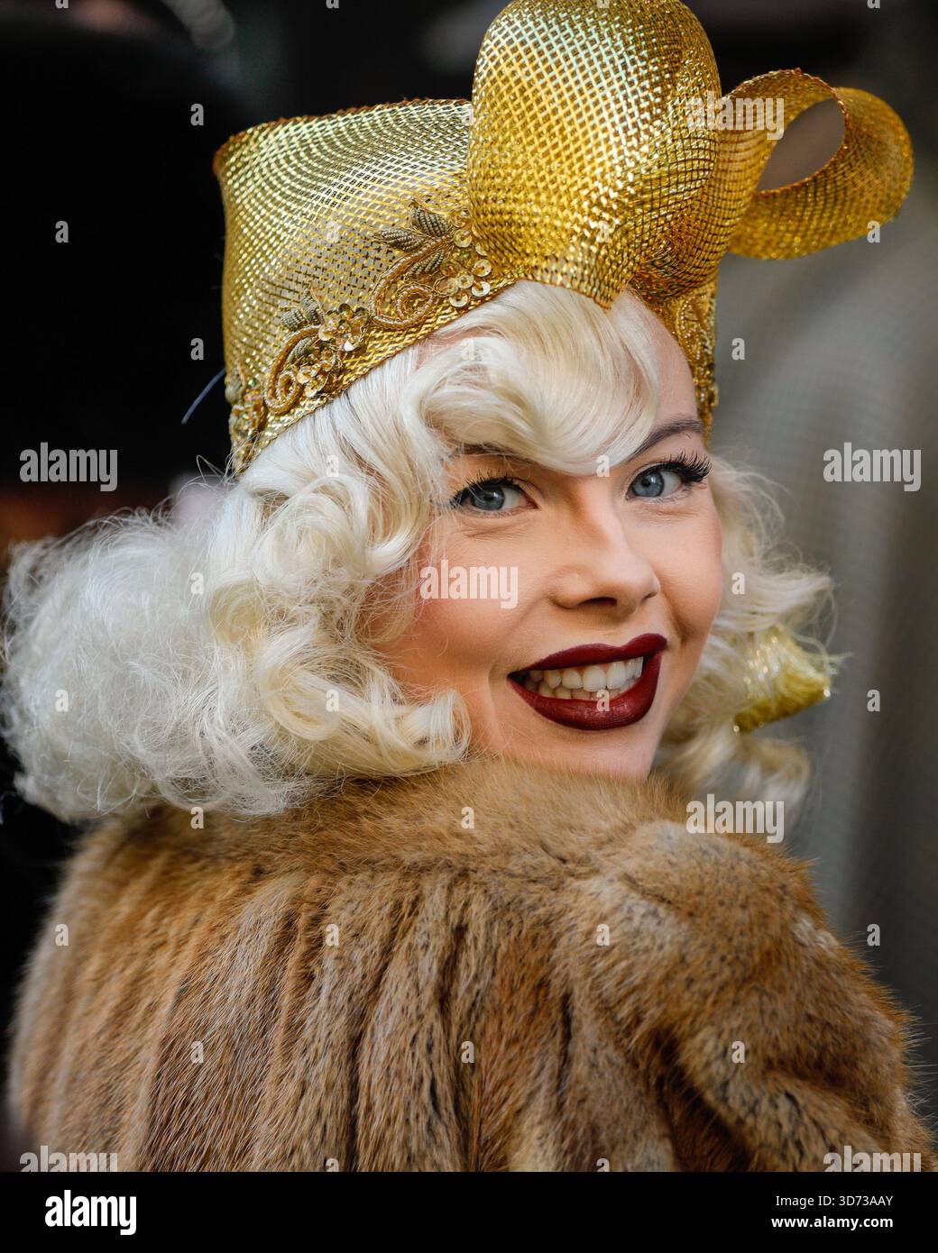 London, UK. 23rd Nov, 2025. And elegant over-the-shoulder pose from a ...