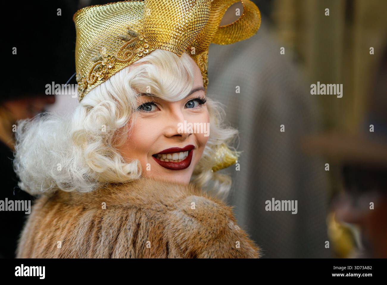 London, UK. 23rd Nov, 2025. And elegant over-the-shoulder pose from a ...