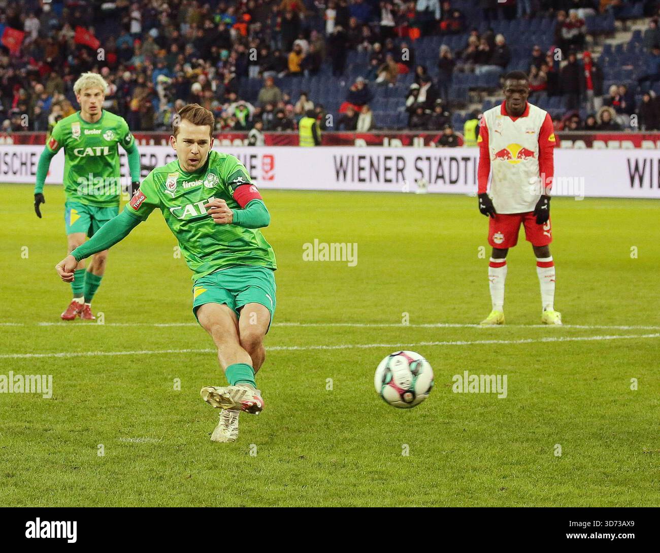 ABD0142 20251123 - SALZBURG - ÖSTERREICH: Valentino Müller (WSG) erzielt den Treffer zum 3:2 am ...