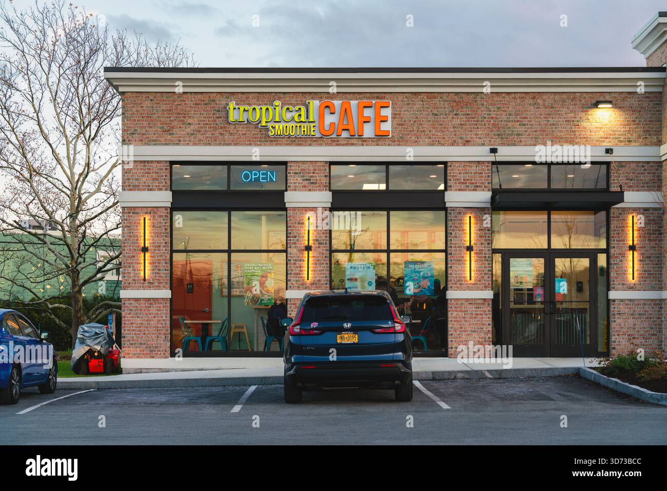 Tropical smoothie cafe logo hi-res stock photography and images - Alamy