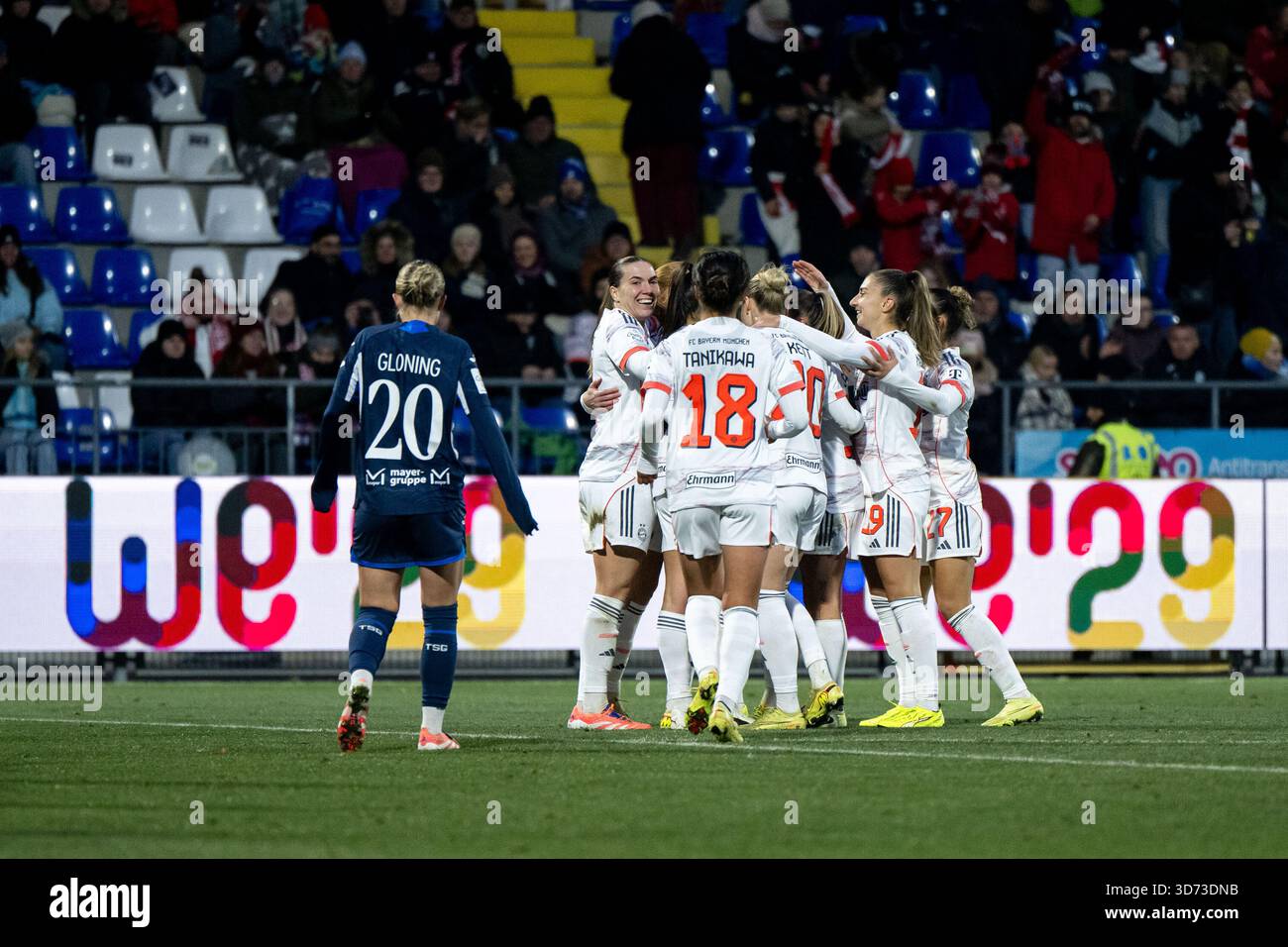 Momoko Tanikawa (FC FC Bayern Munich, #18), Franziska Kett (FC FC ...