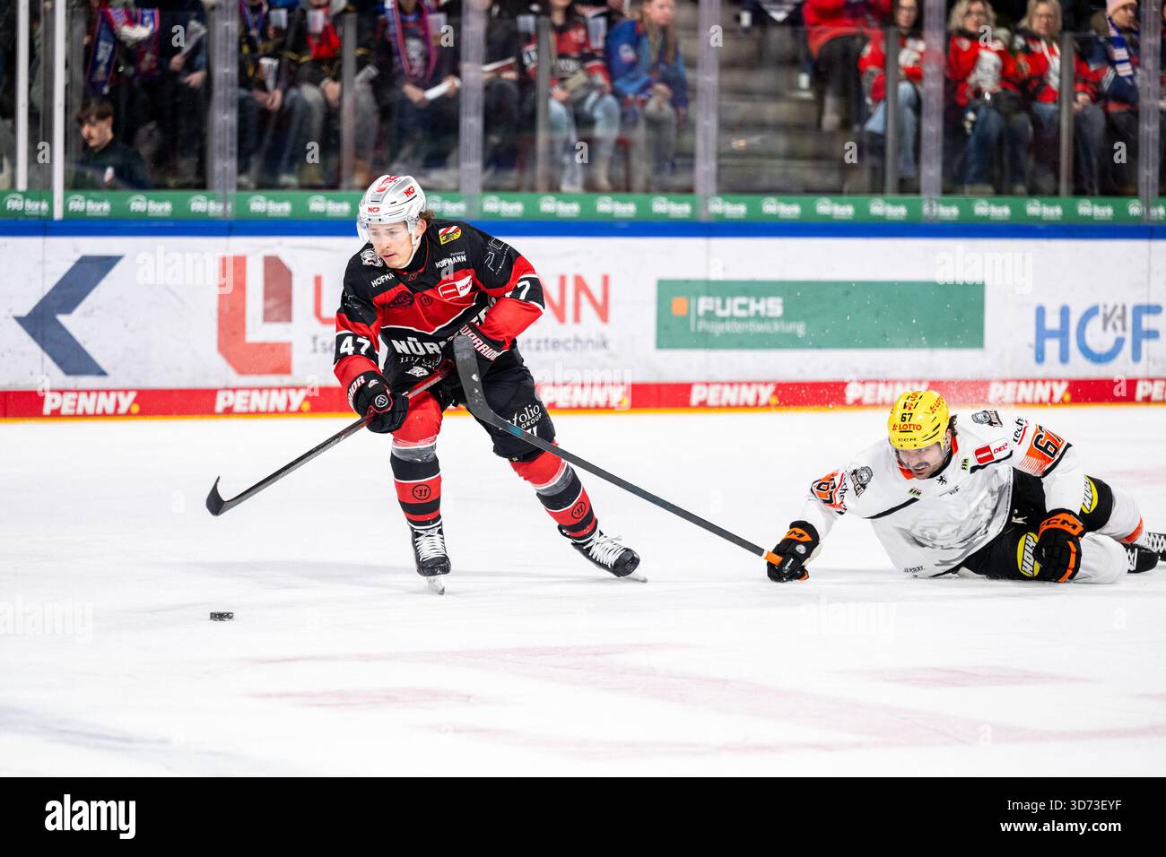 Owen Headrick (47, Nuernberg Ice Tigers, NIT) Matthew Wedman (67 ...