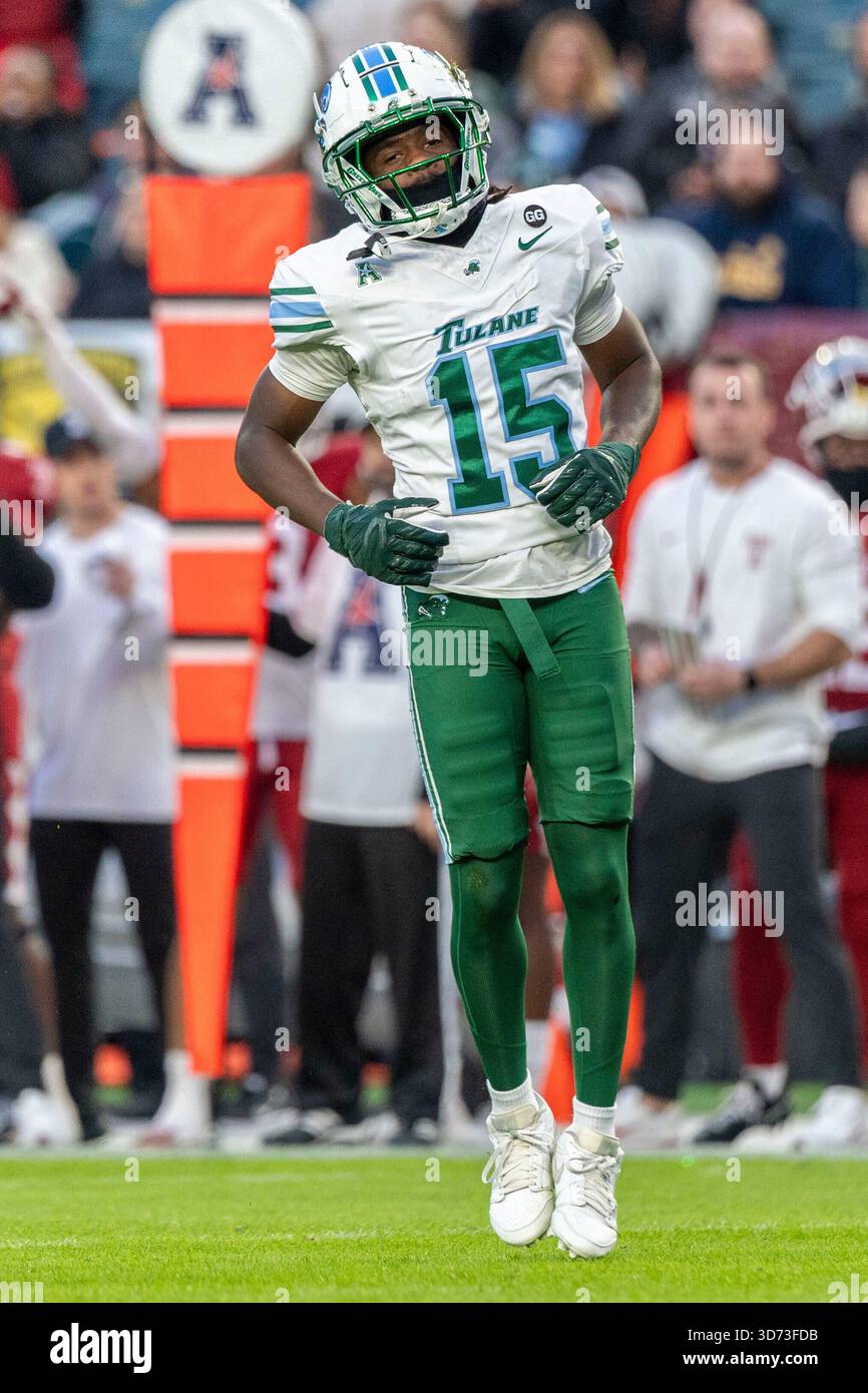 Tulane linebacker Sam Howard (15) in action during an NCAA college ...