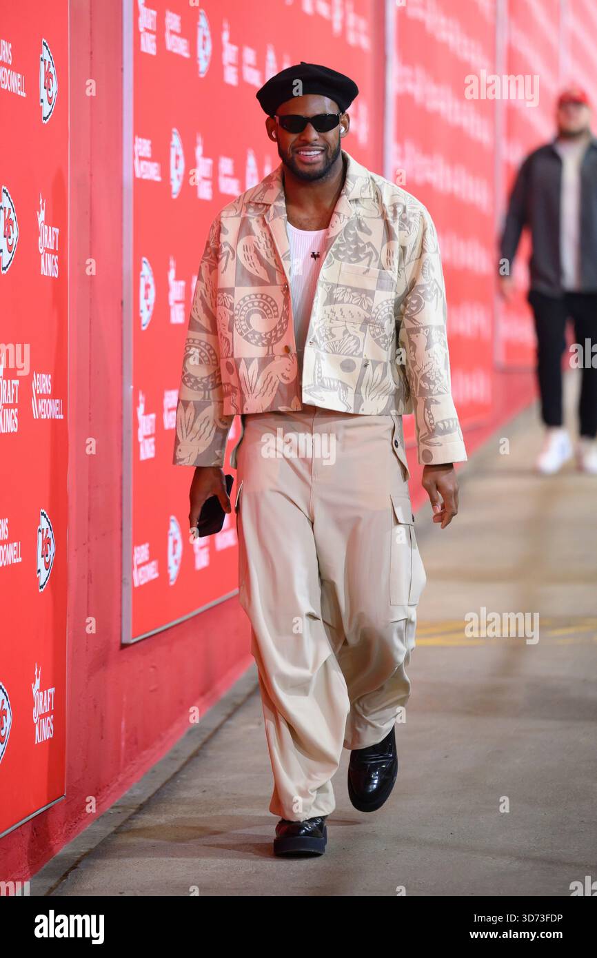Kansas City Chiefs wide receiver JuJu Smith-Schuster enters the stadium ...