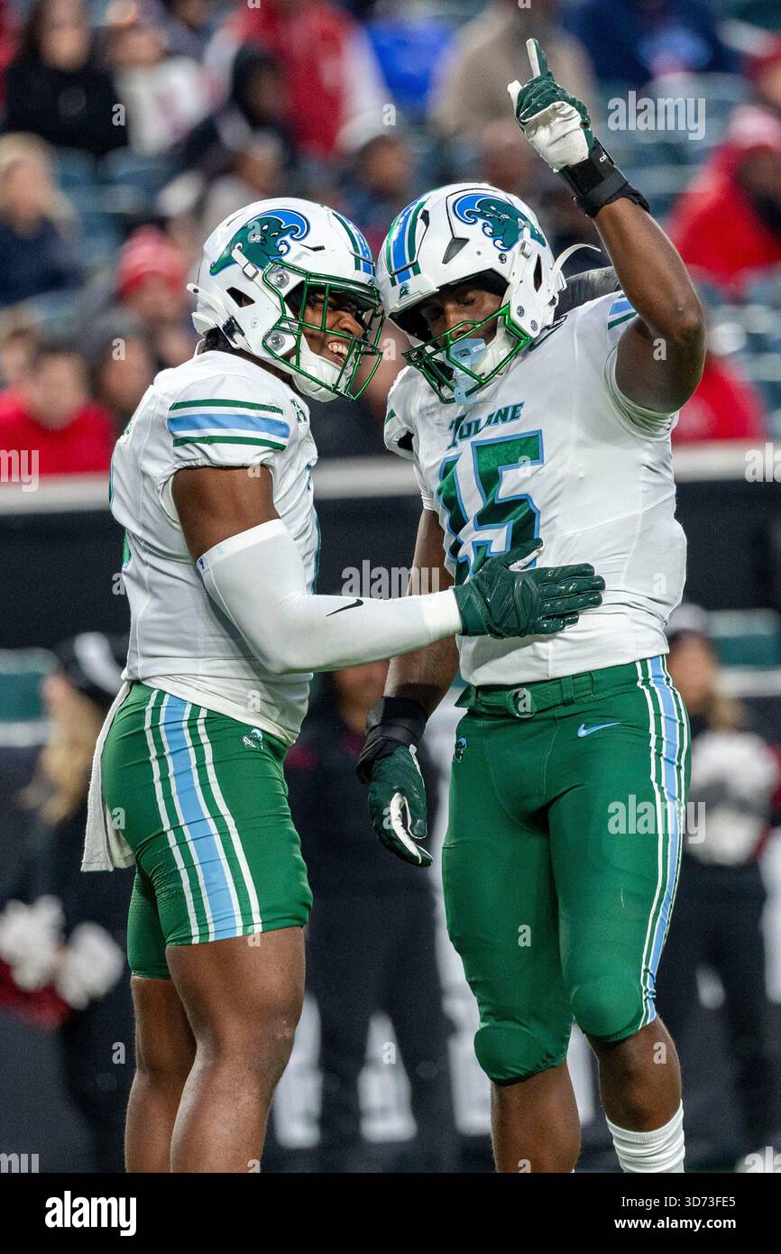 Tulane linebacker Sam Howard (15) and Tulane wide receiver Jimmy ...