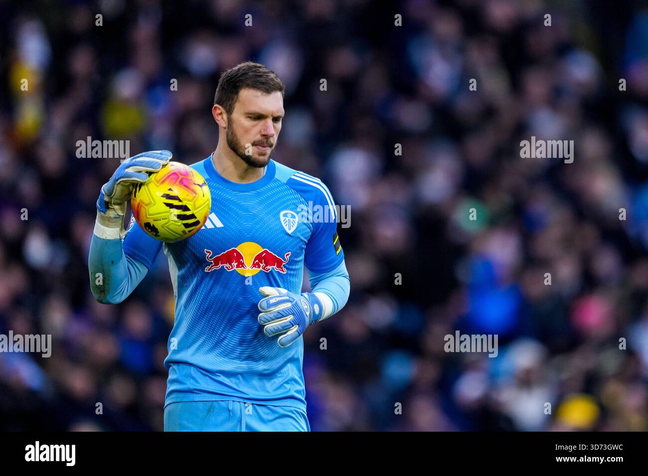 LEEDS, ENGLAND - NOVEMBER 23: Leeds United goalkeeper Lucas Perri holds ...