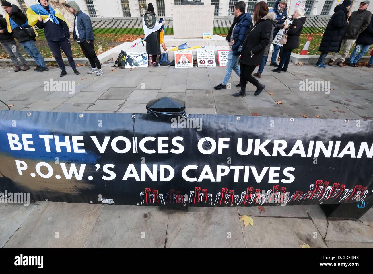 Ukraine, Russia war: Ukraine protest US peace deal. Ukrainians opposite ...