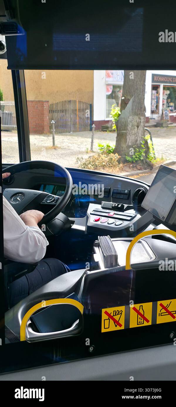Dashboard of bus smartphone stock photos and images - Alamy
