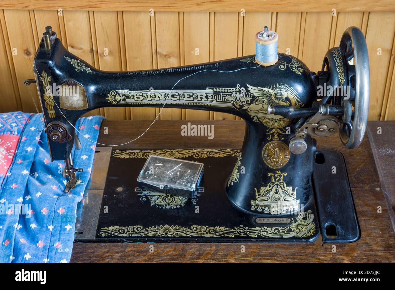 Singer 20th century hi-res stock photography and images - Alamy