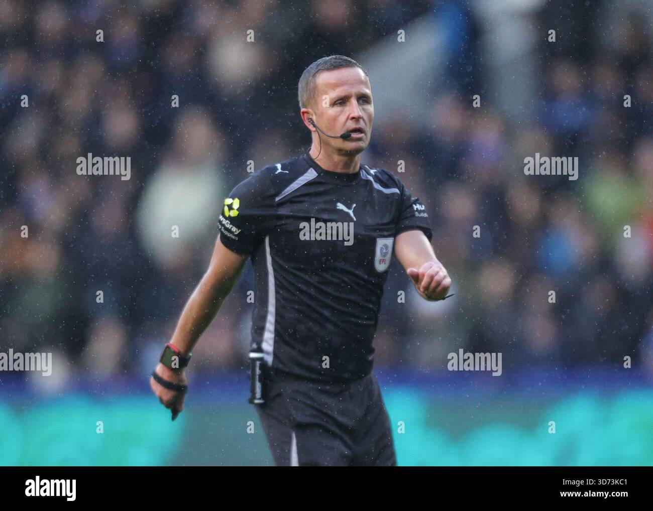 referee David Webb during the Sky Bet Championship match Sheffield ...