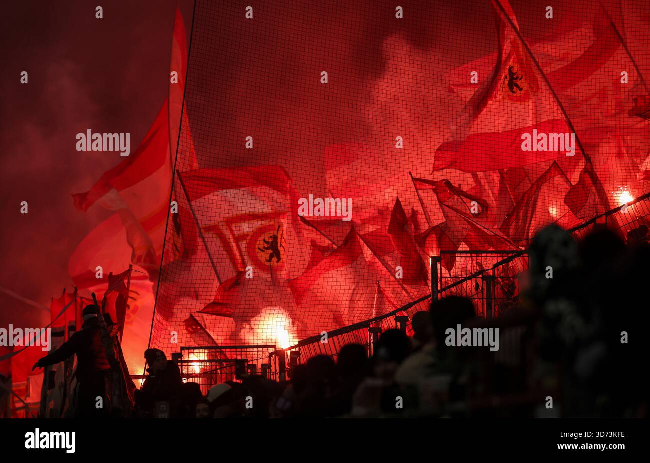 23 November 2025, Hamburg: Soccer: Bundesliga, FC St. Pauli - 1. FC ...