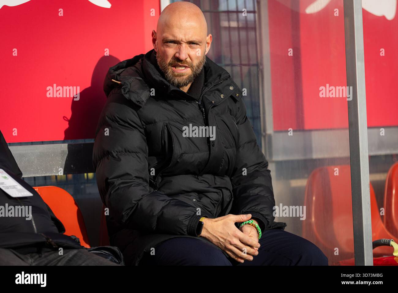 Leipzig, Germany. 23rd, November 2025. Head coach Stephan Lerch of VfL ...