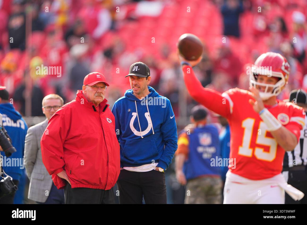 Kansas City Chiefs head coach Andy Reid, left, and Indianapolis Colts ...