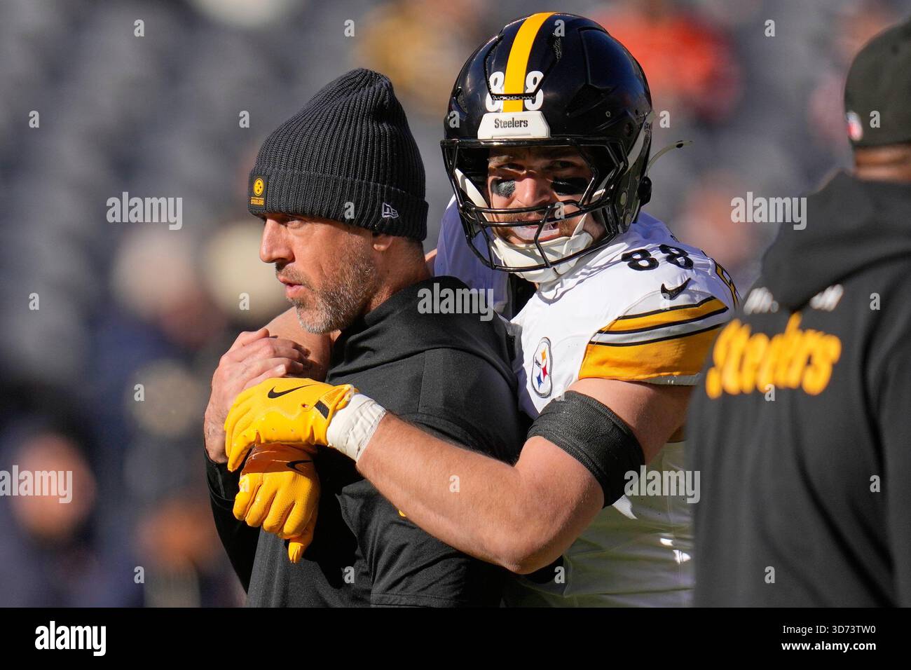 Pittsburgh Steelers quarterback Aaron Rodgers, left, gets a hug from ...