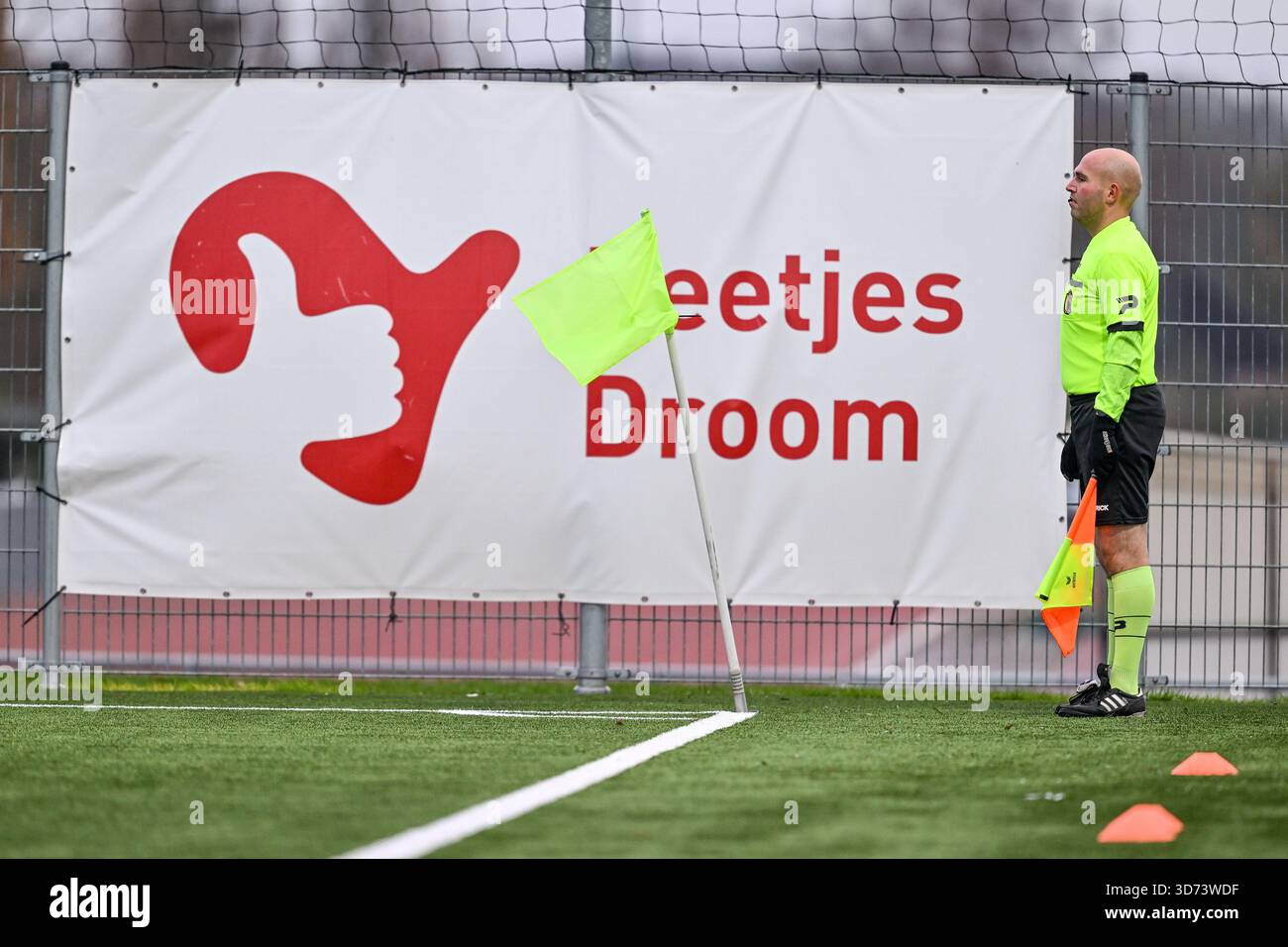 Aalter, Belgium. 23rd Nov, 2025. asstistant referee Joachim Vercamer ...