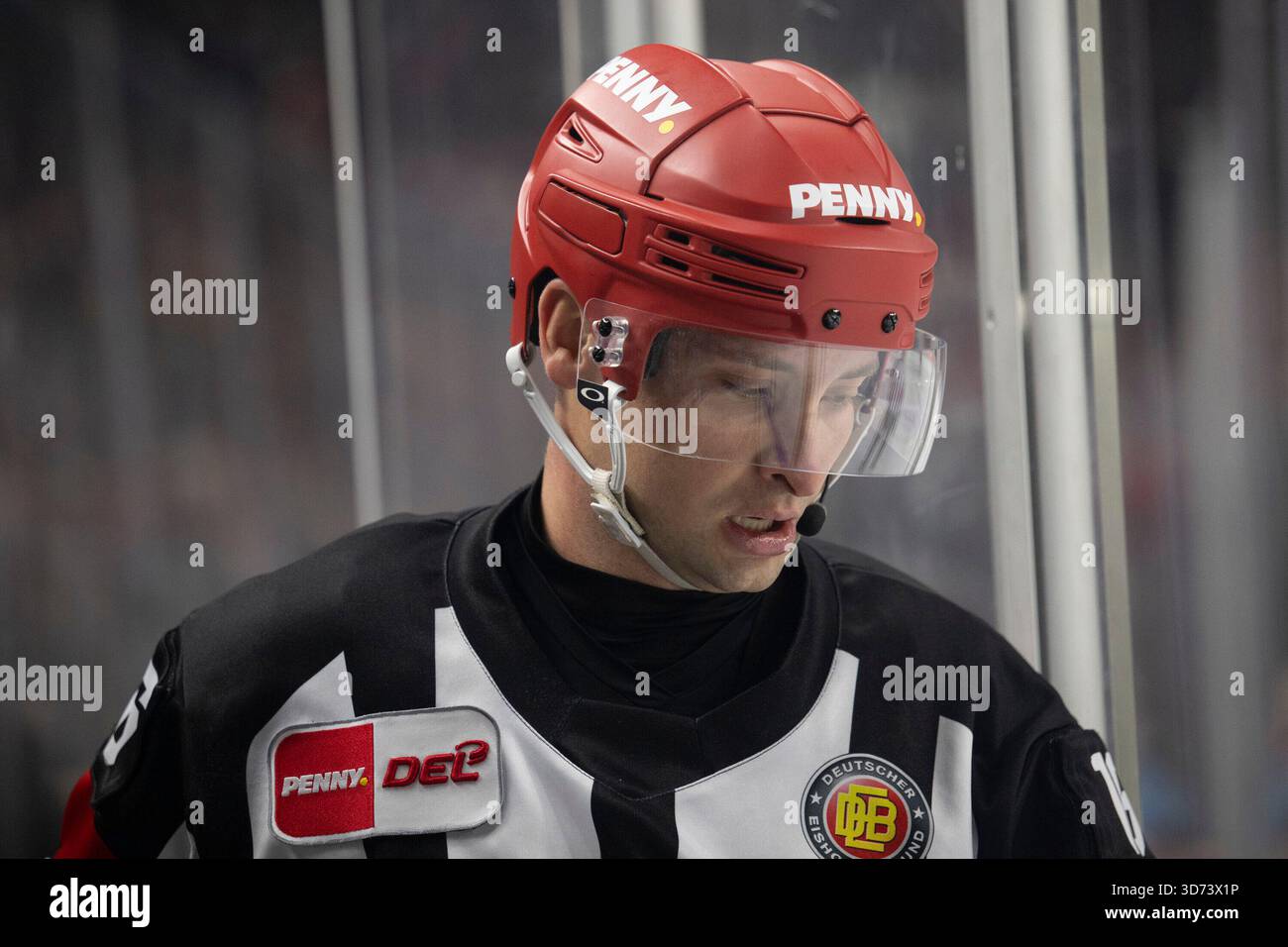 Sean MacFarlane (Head referee, #16); PENNY DEL 1; Cologne Sharks ...