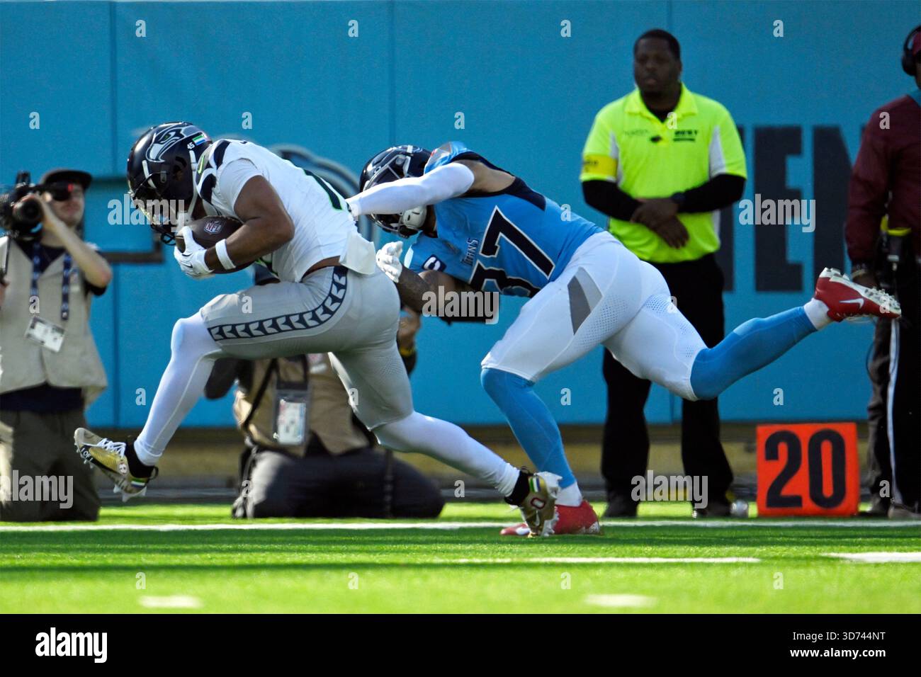 Seattle Seahawks wide receiver Jaxon Smith-Njigba, left, catches a ...