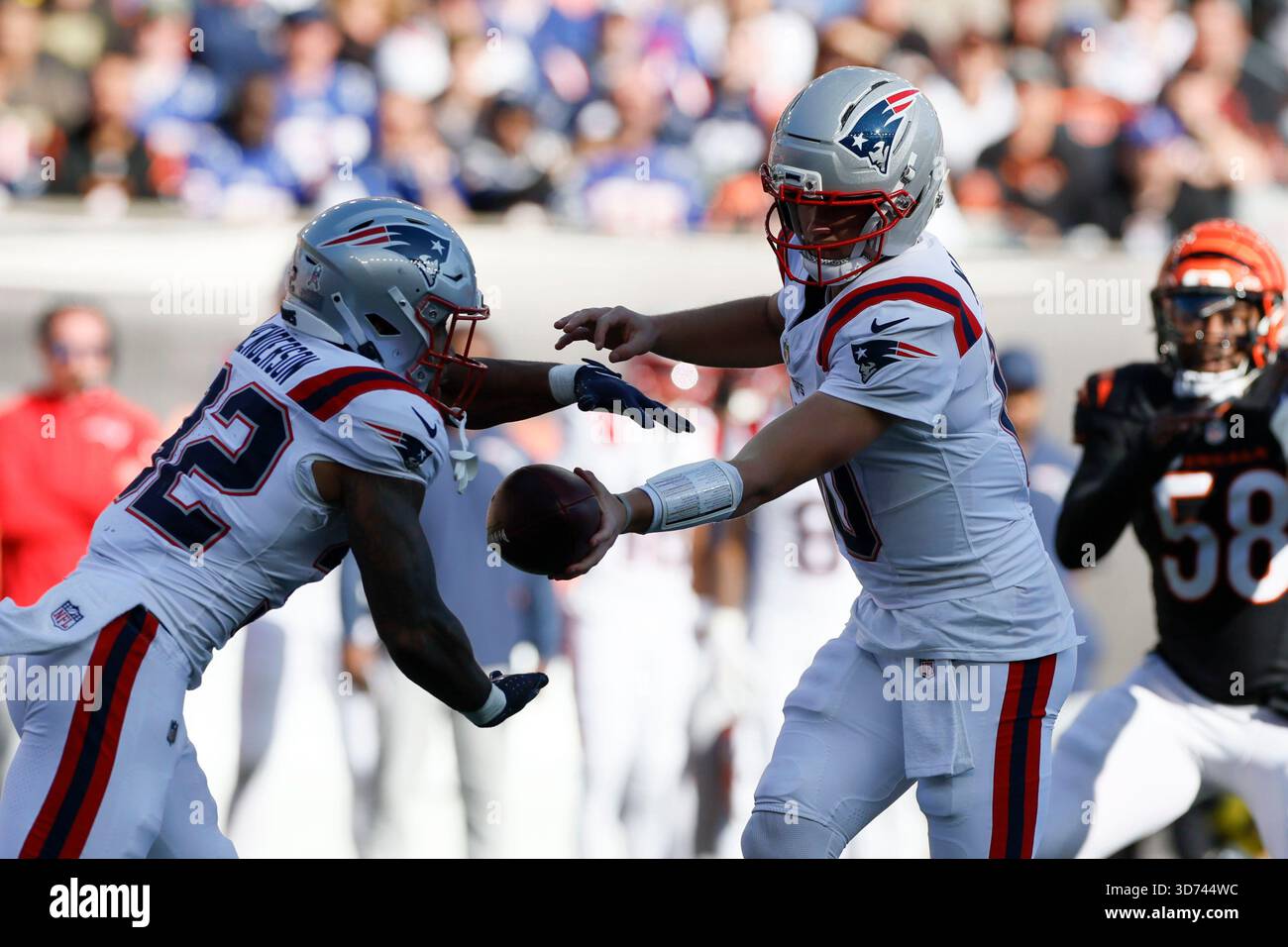 New England Patriots quarterback Drake Maye hands the ball off to ...