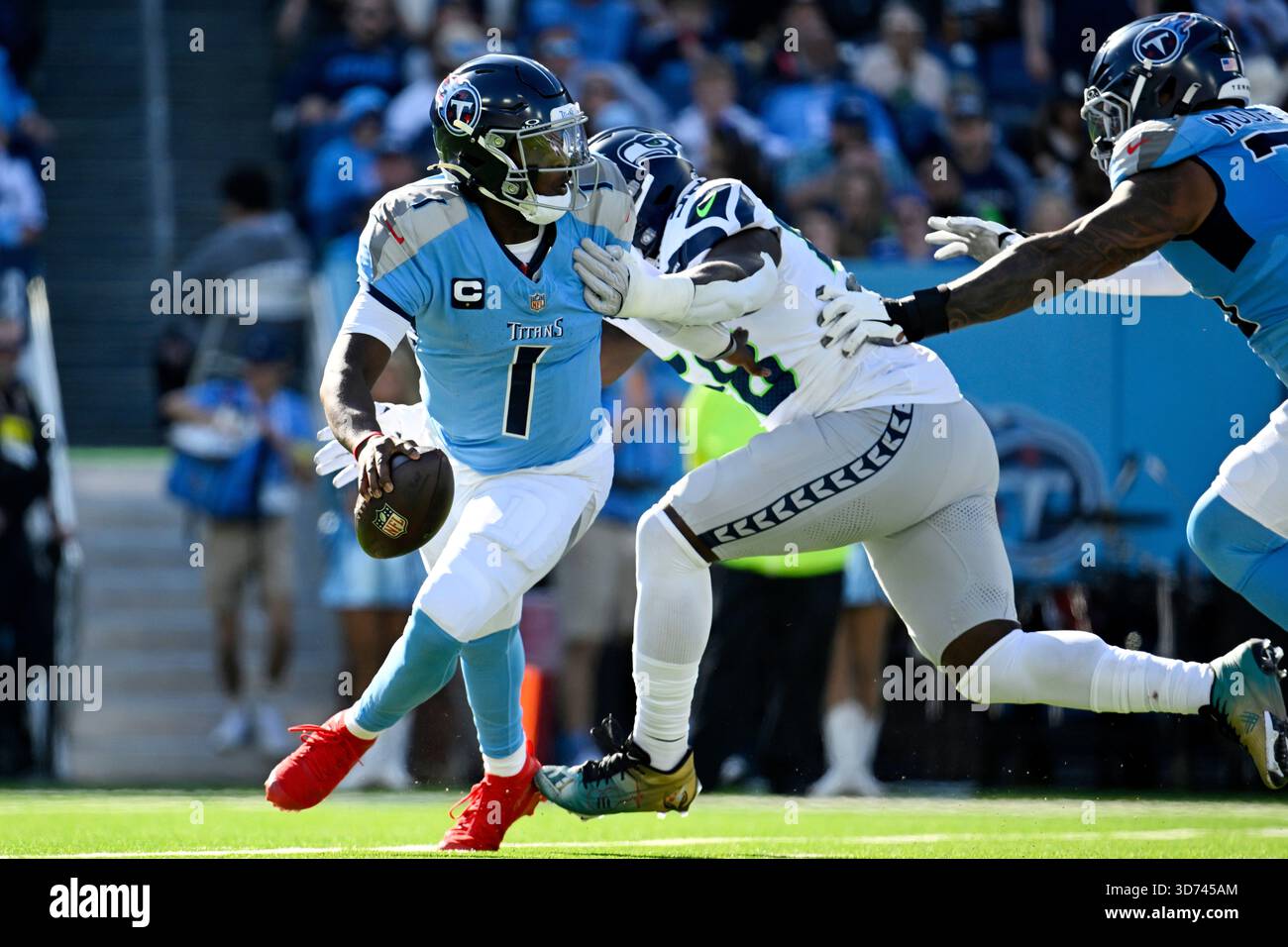 Tennessee Titans quarterback Cam Ward (1) scrambles against Seattle ...