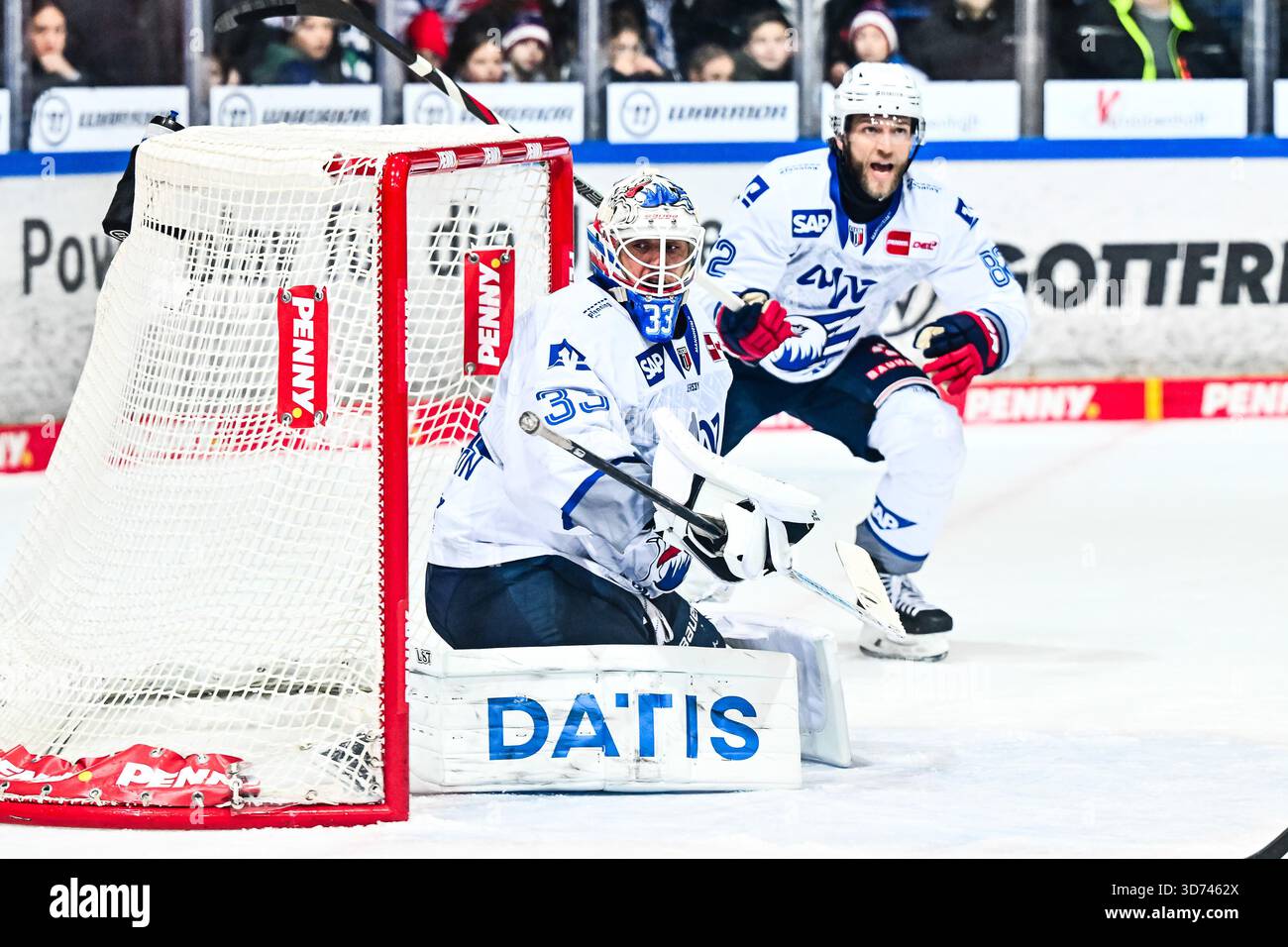 Johan Mattsson (Adler Mannheim, #33) Hayden Shaw (Adler Mannheim, #82 ...