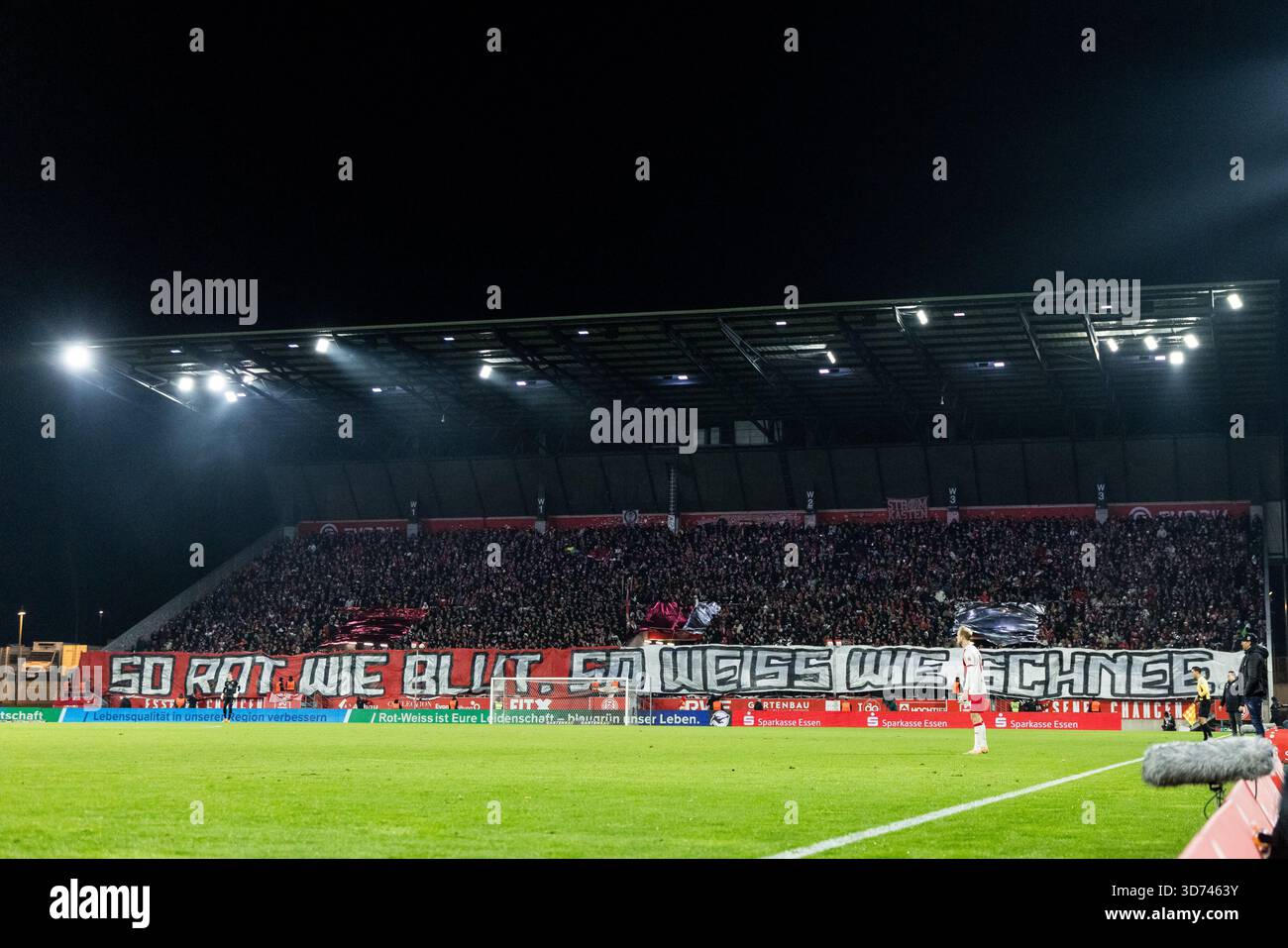 Choreography of the fans [supporters] of Rot-Weiss Essen As red as ...