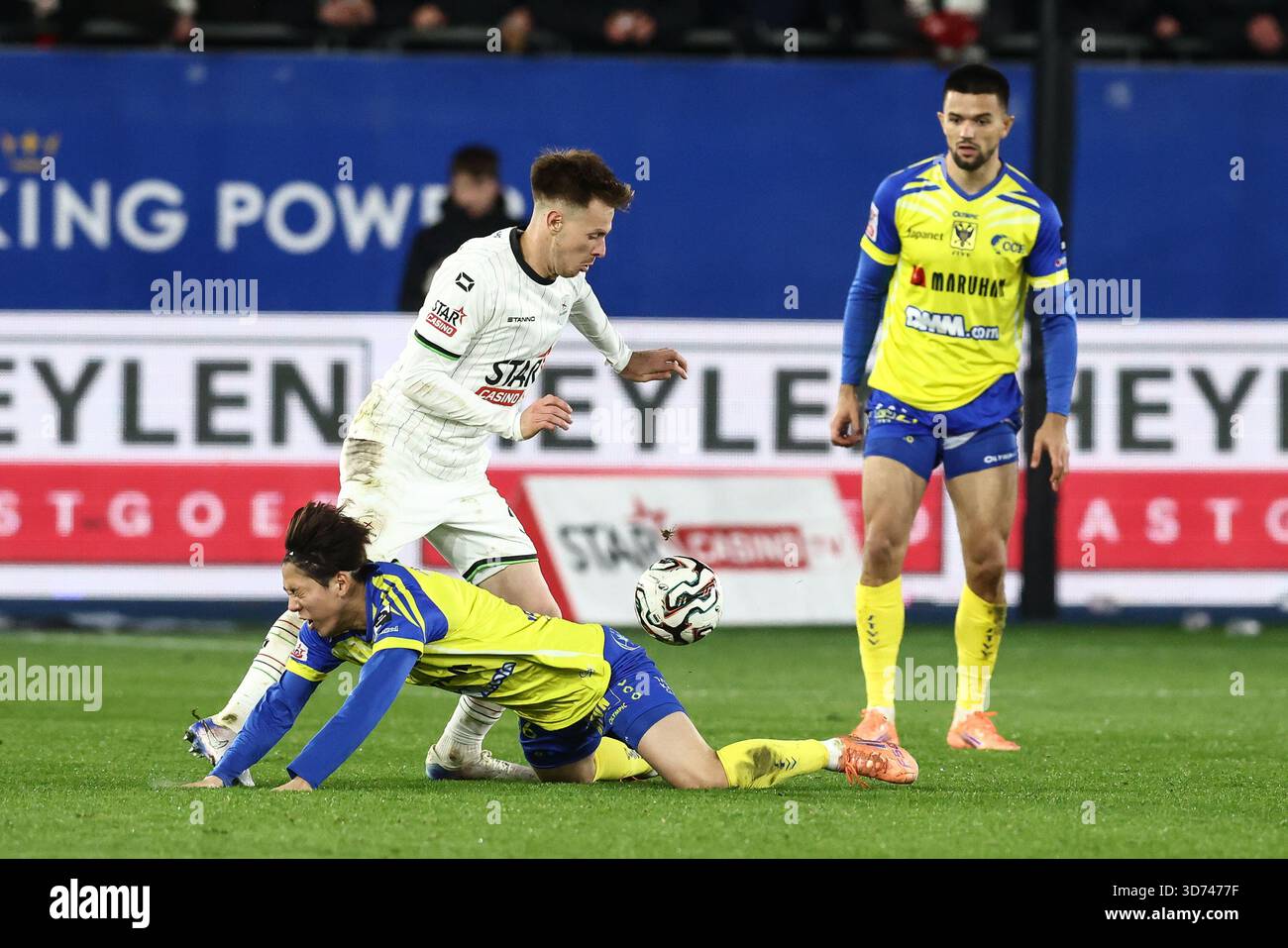 STVV's Rihito Yamamoto and OHL's Mathieu Maertens fight for the ball ...