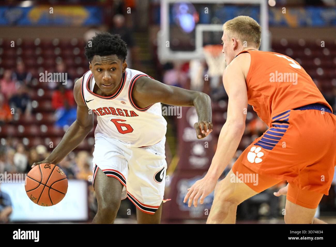 November 23, 2025; Kanon Catchings (6) of the Georgia Bulldogs brings the ball up court defended ...