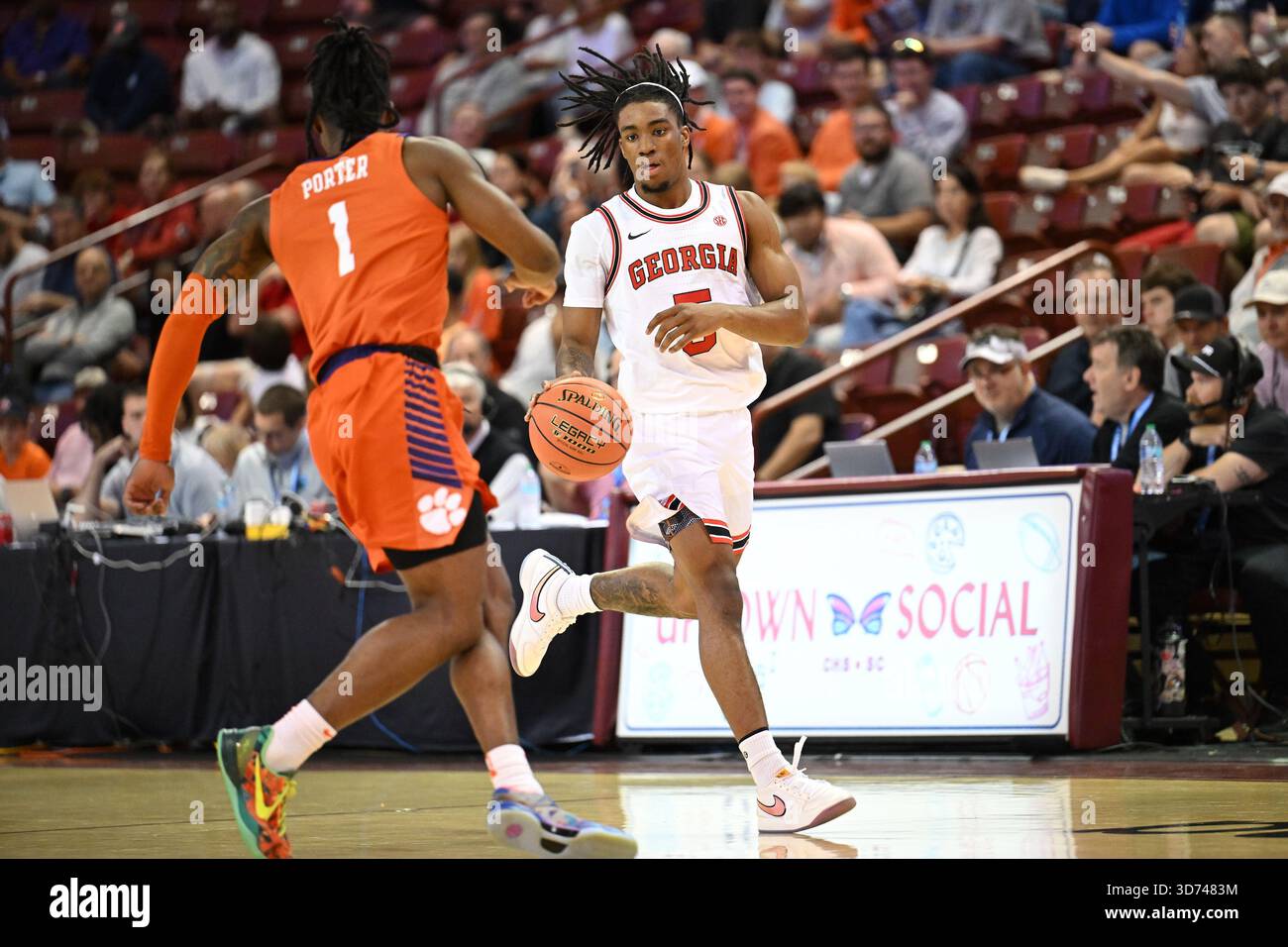 November 23, 2025; Jeremiah Wilkinson (5) of the Georgia Bulldogs ...