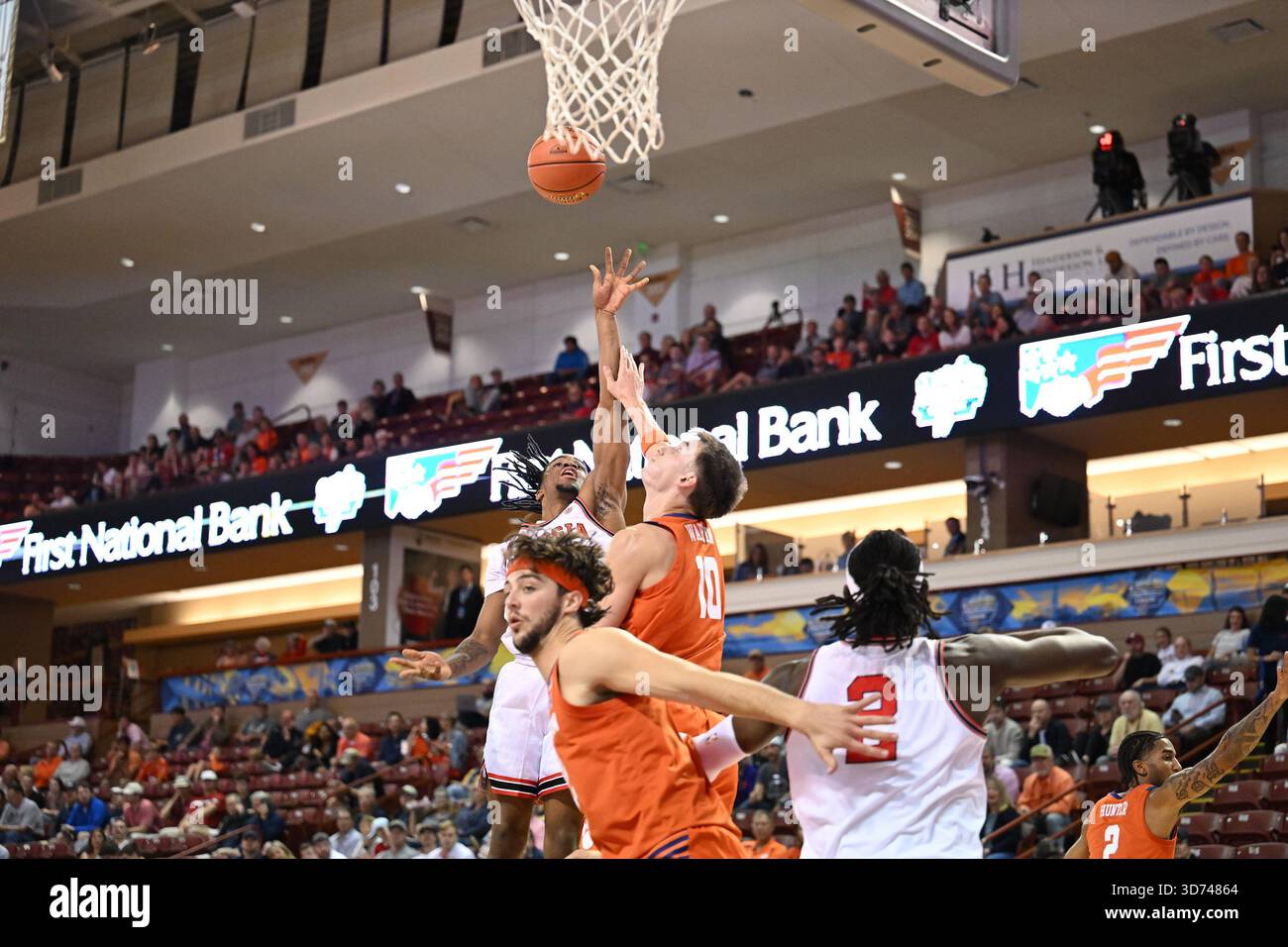 November 23, 2025; Jeremiah Wilkinson (5) of the Georgia Bulldogs ...