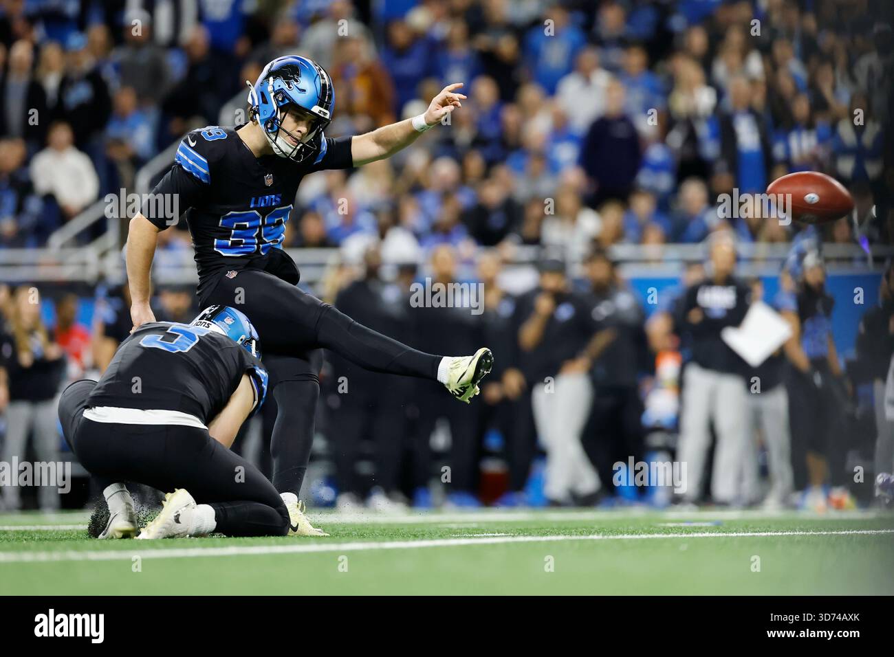 Detroit Lions place kicker Jake Bates (39) kicks a field goal against ...