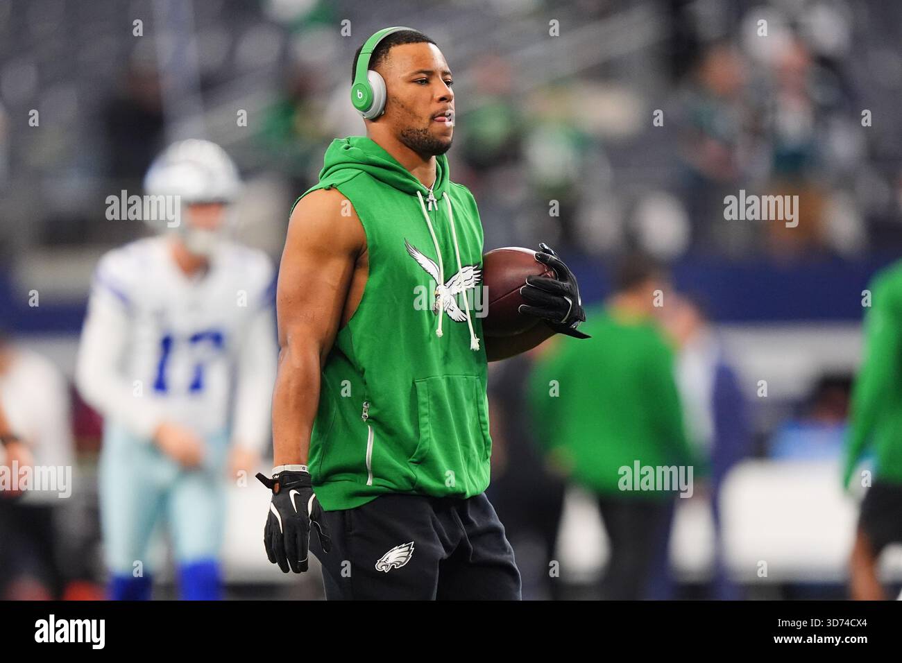 Philadelphia Eagles running back Saquon Barkley warms up before an NFL ...