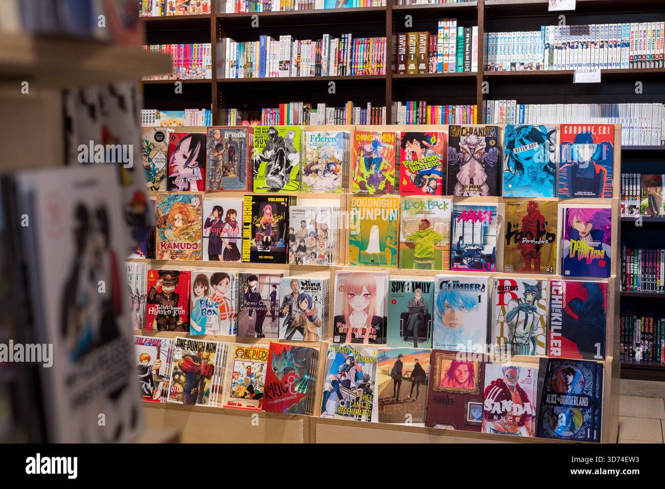 Manga aisle hi-res stock photography and images - Alamy