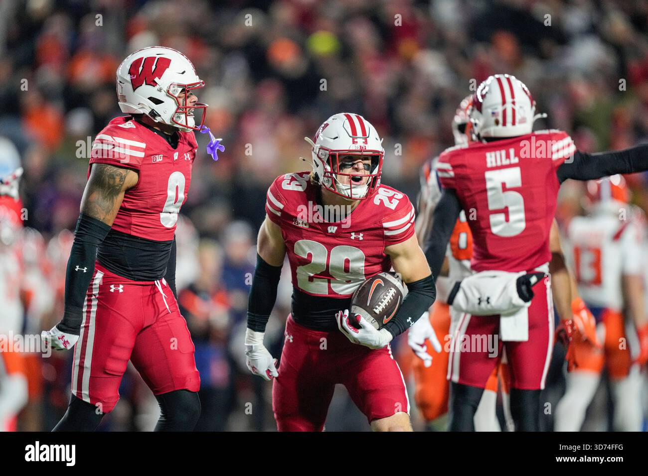 Wisconsin safety Matt Jung (29) celebrates against the Illinois during ...